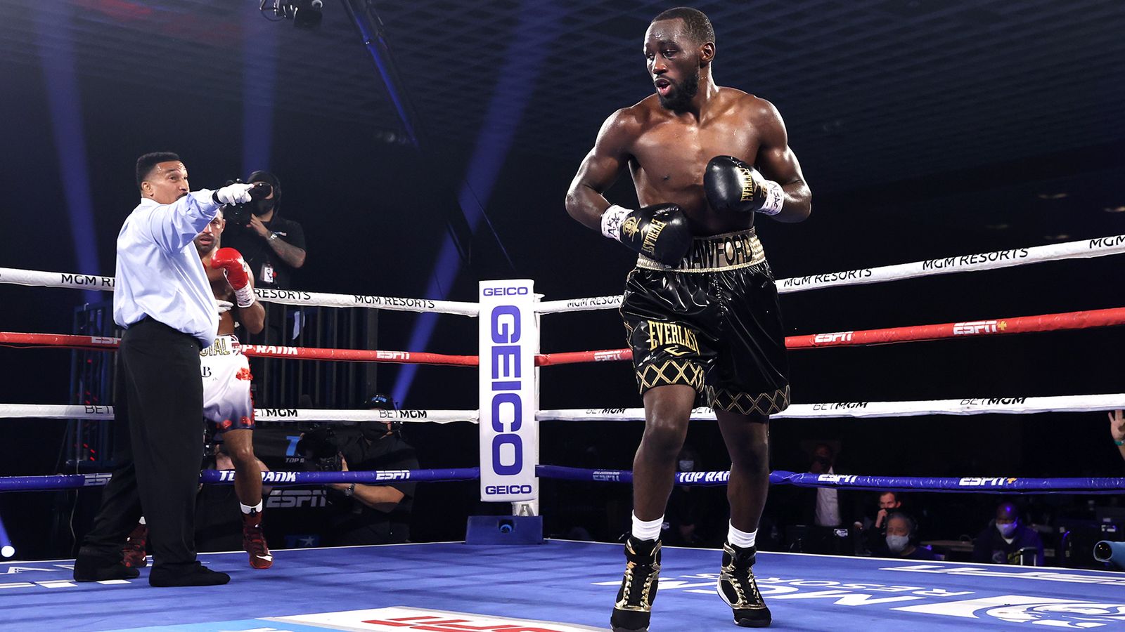 Crawford vs Brook: Terence Crawford stops Kell Brook in fourth round of ...