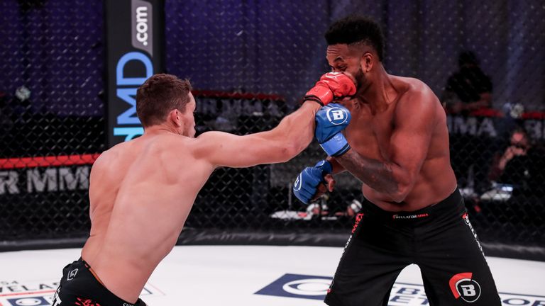 Debutant wins with TKO in 28 seconds! | WWE News | Sky Sports