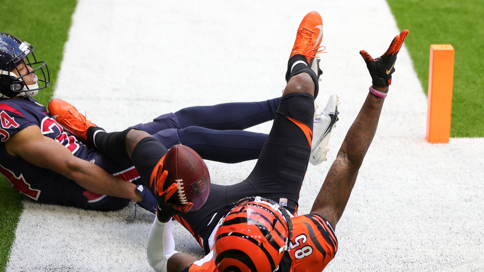 Higgins makes phenonemal TD grab | NFL News | Sky Sports