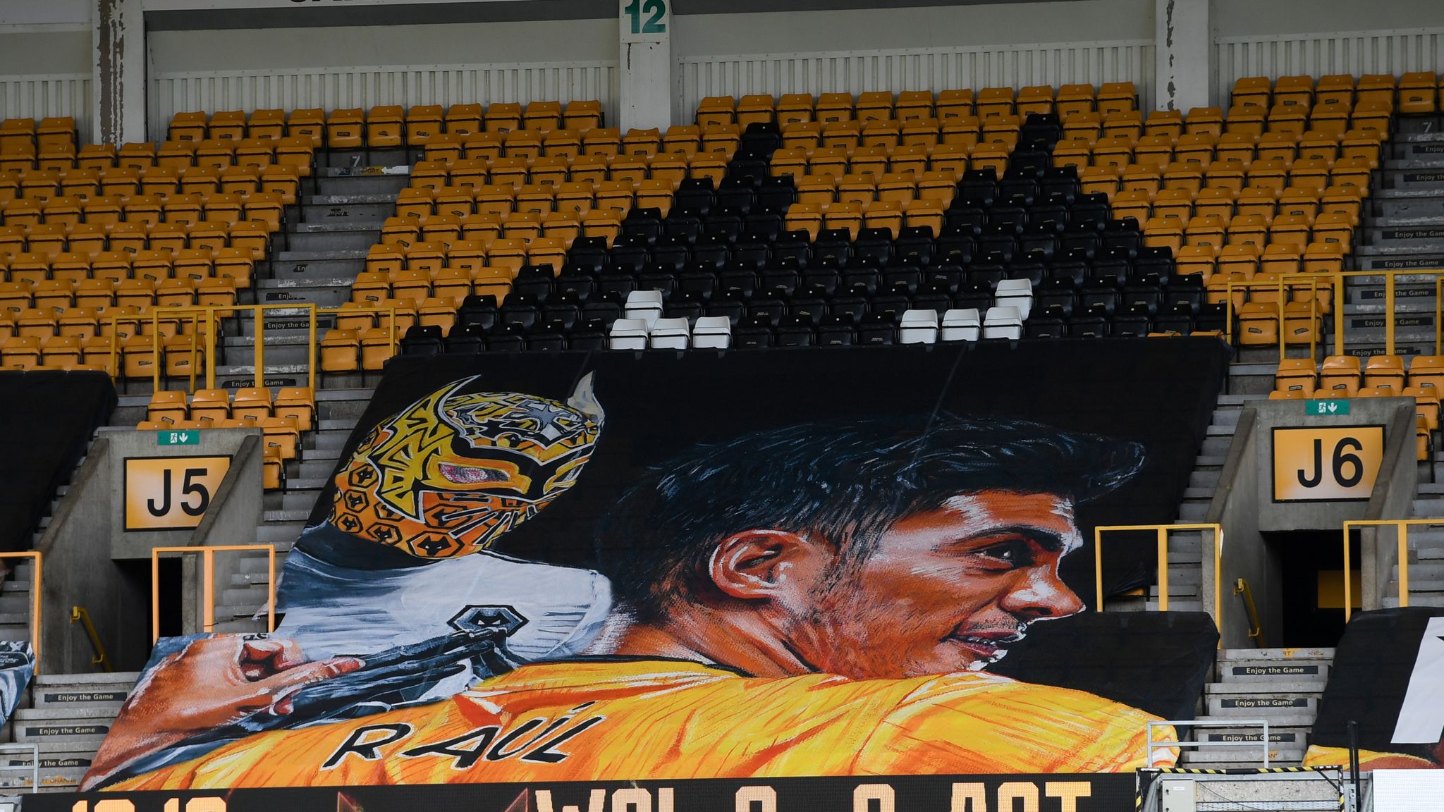 Raul Jimenez: Wolves boss Nuno Espirito Santo says forward's head ...