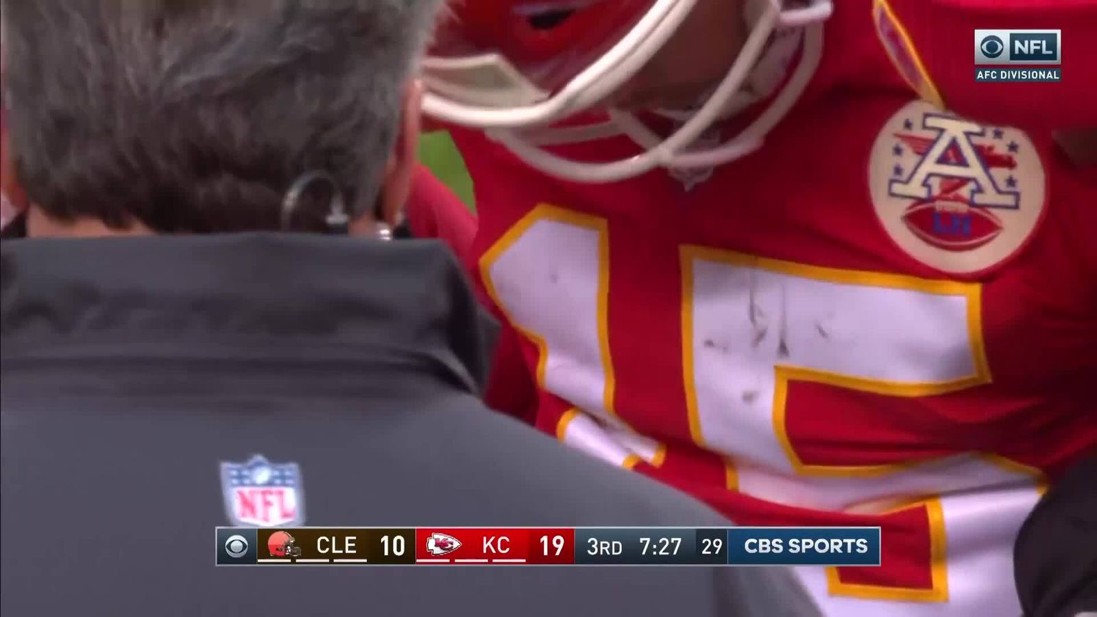 Mahomes forced off after huge hit | NFL News | Sky Sports