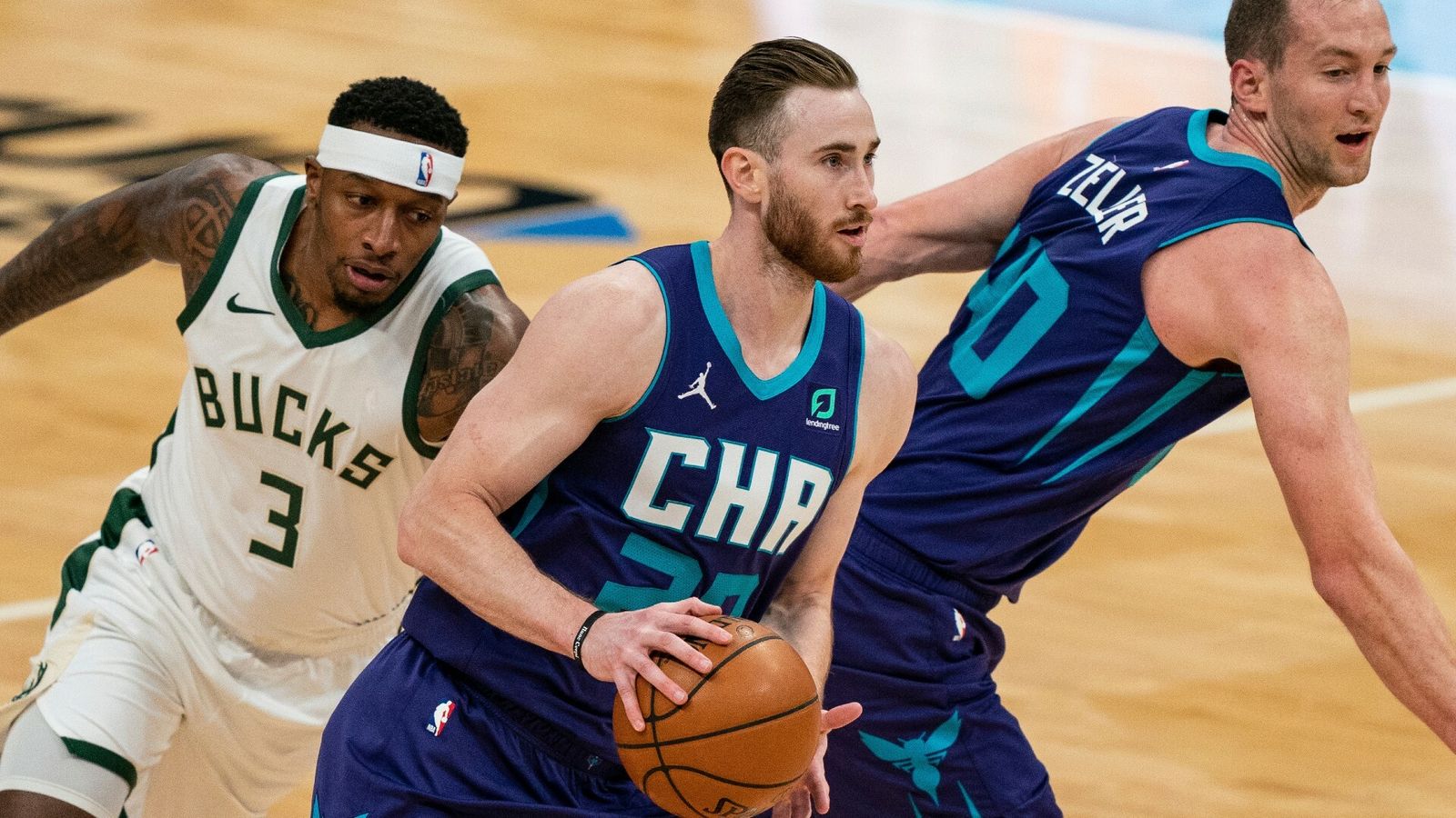 Zeller's huge dunk against Bucks | NBA News | Sky Sports