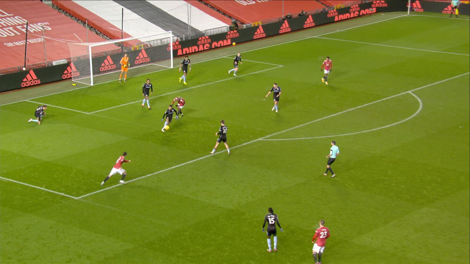 Martinez blocks Martial shot (71) | Football News | Sky Sports