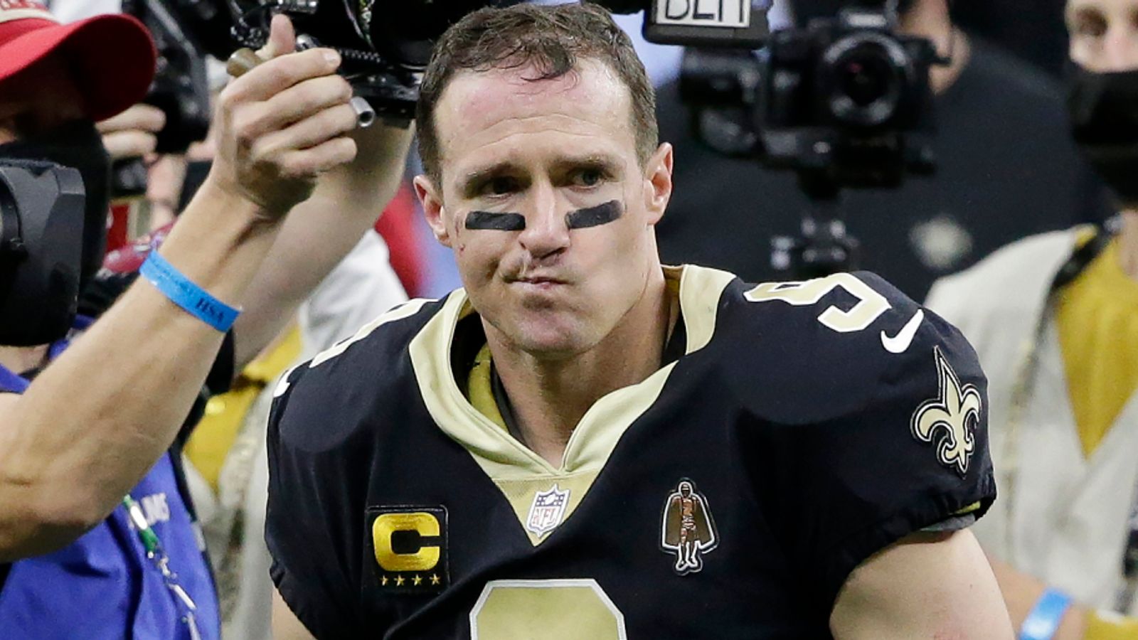 Tampa Bay Buccaneers 30-20 New Orleans Saints: Drew Brees throws three picks as Tom Brady's Bucs ...