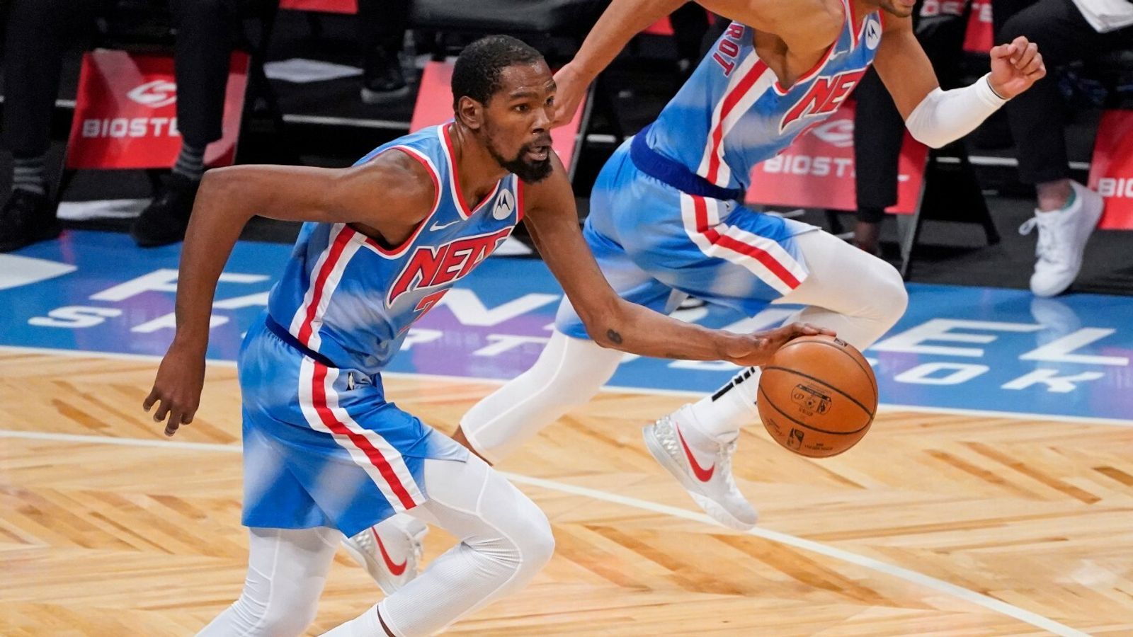 Durant's explosive slam dunk | NBA News | Sky Sports