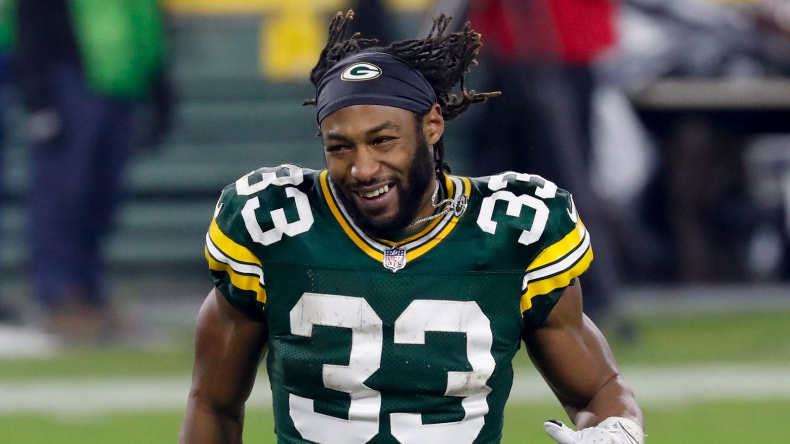 Aaron Jones: Running back agrees four-year deal to stay with Green Bay ...