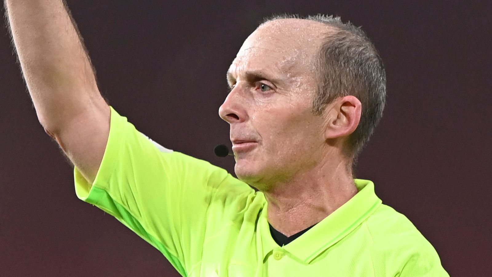 Mike Dean: Referee asks not to officiate weekend Premier League ...