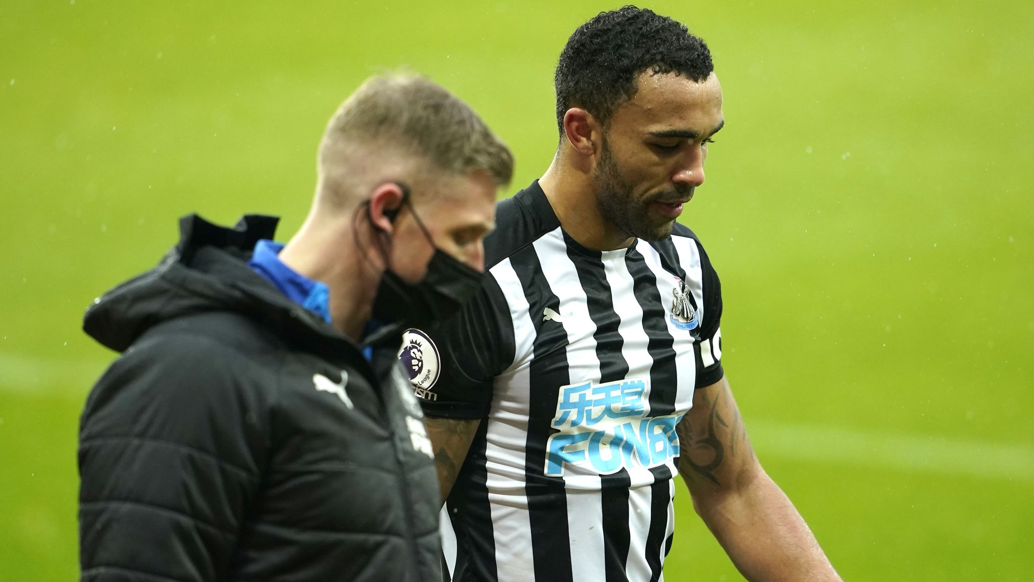Newcastle's Jamaal Lascelles suffers suspected stress fracture, Callum ...