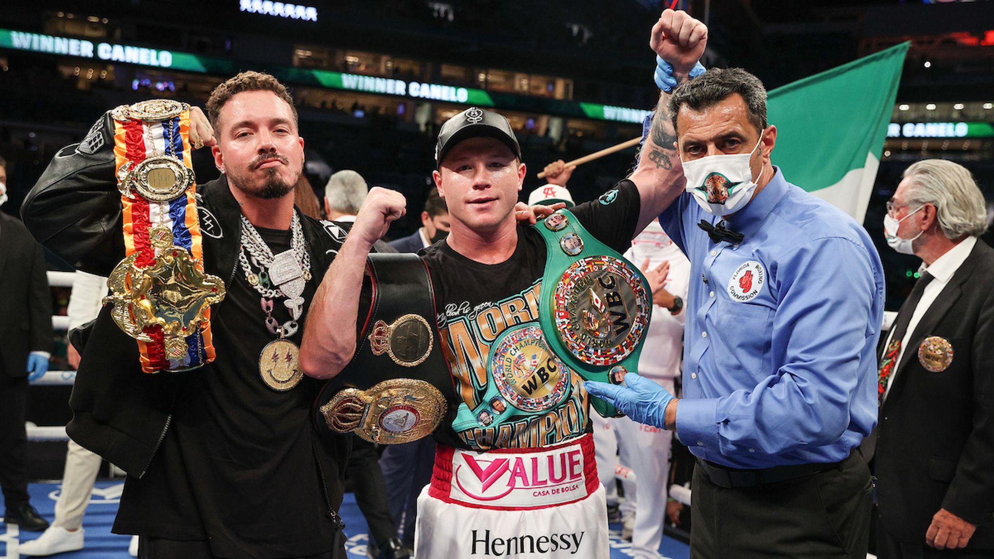 Saul 'Canelo' Alvarez vs Billy Joe Saunders at AT&T Stadium in front of ...