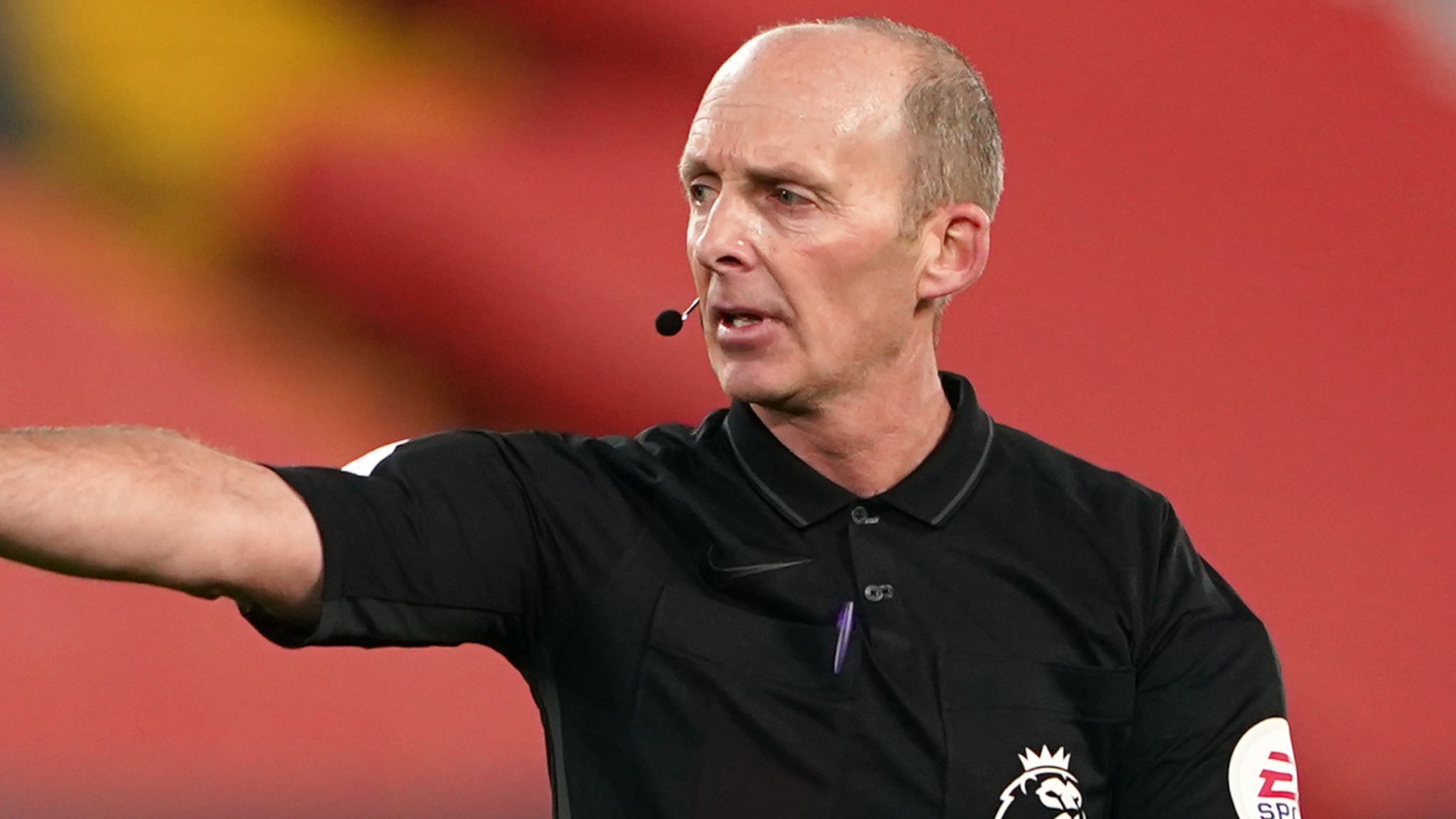 Mike Dean: Referee asks not to officiate weekend Premier League ...
