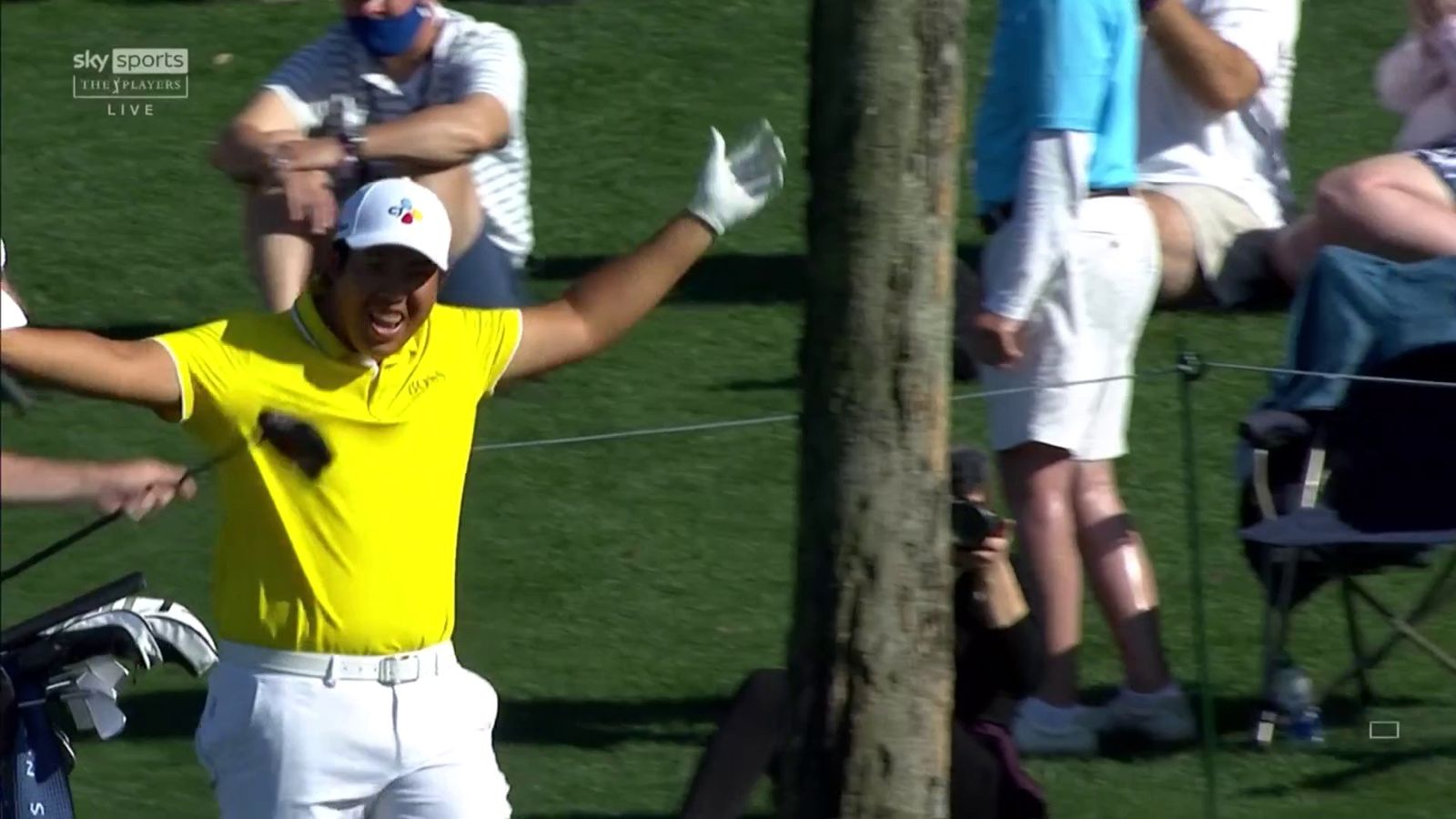 An celebrates avoiding water at 17th! | Golf News | Sky Sports