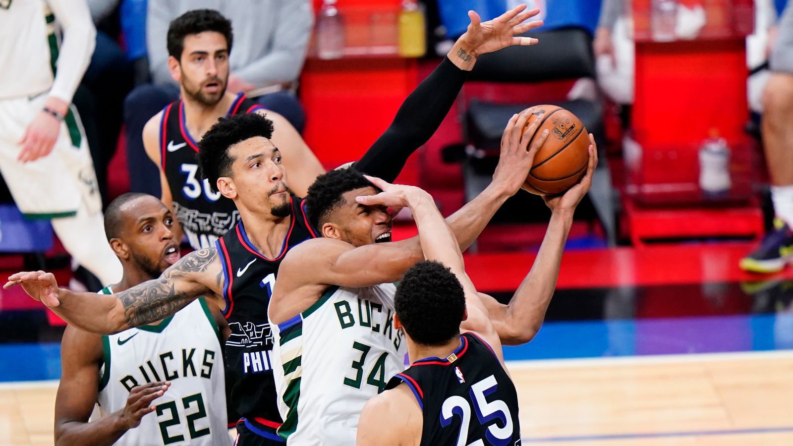 Luka Doncic pours in 42 points as Dallas Mavericks split games with Los ...