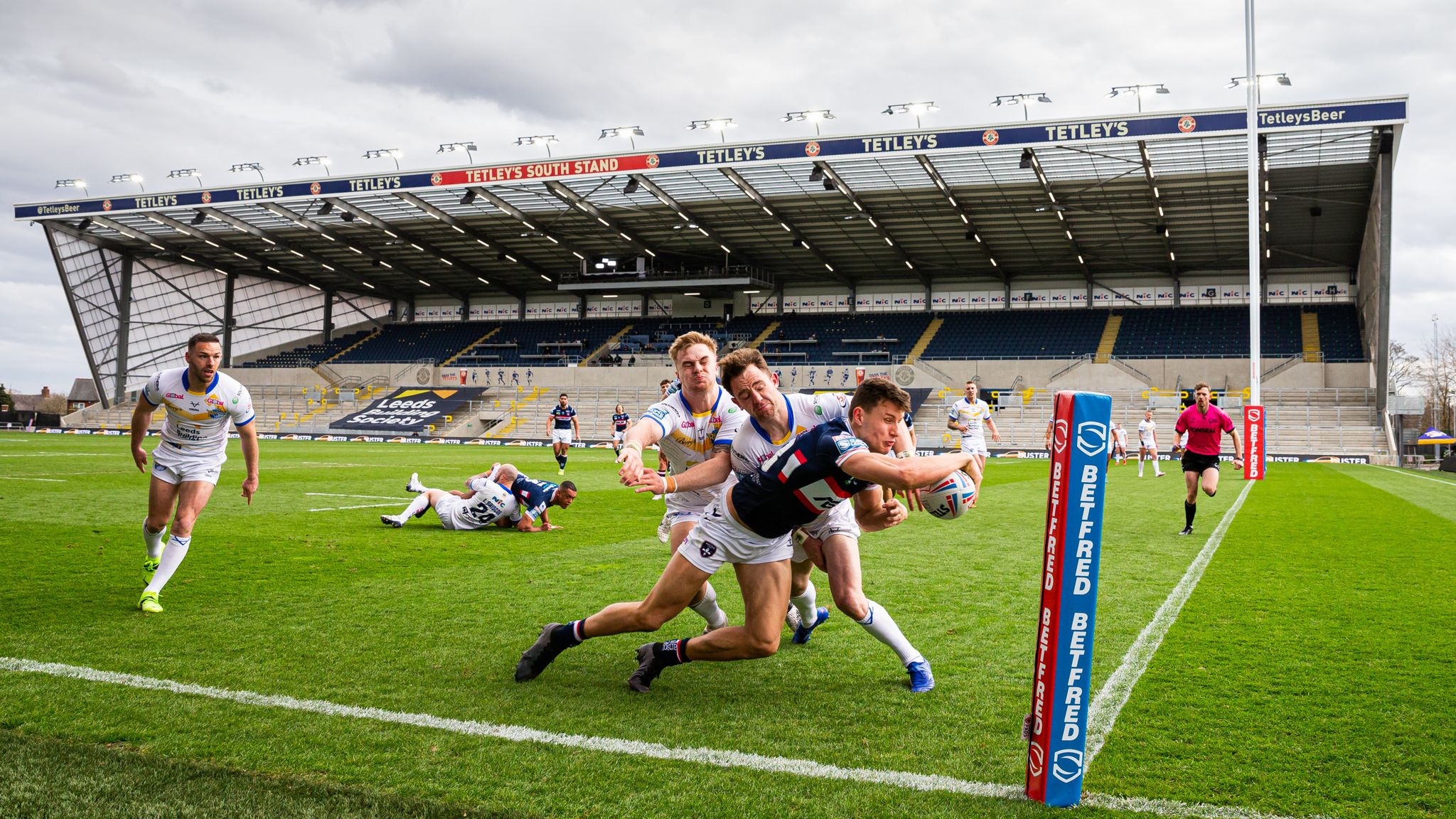 Wakefield 22-28 Leeds: Rhinos secure narrow win over Wakefield | Rugby ...