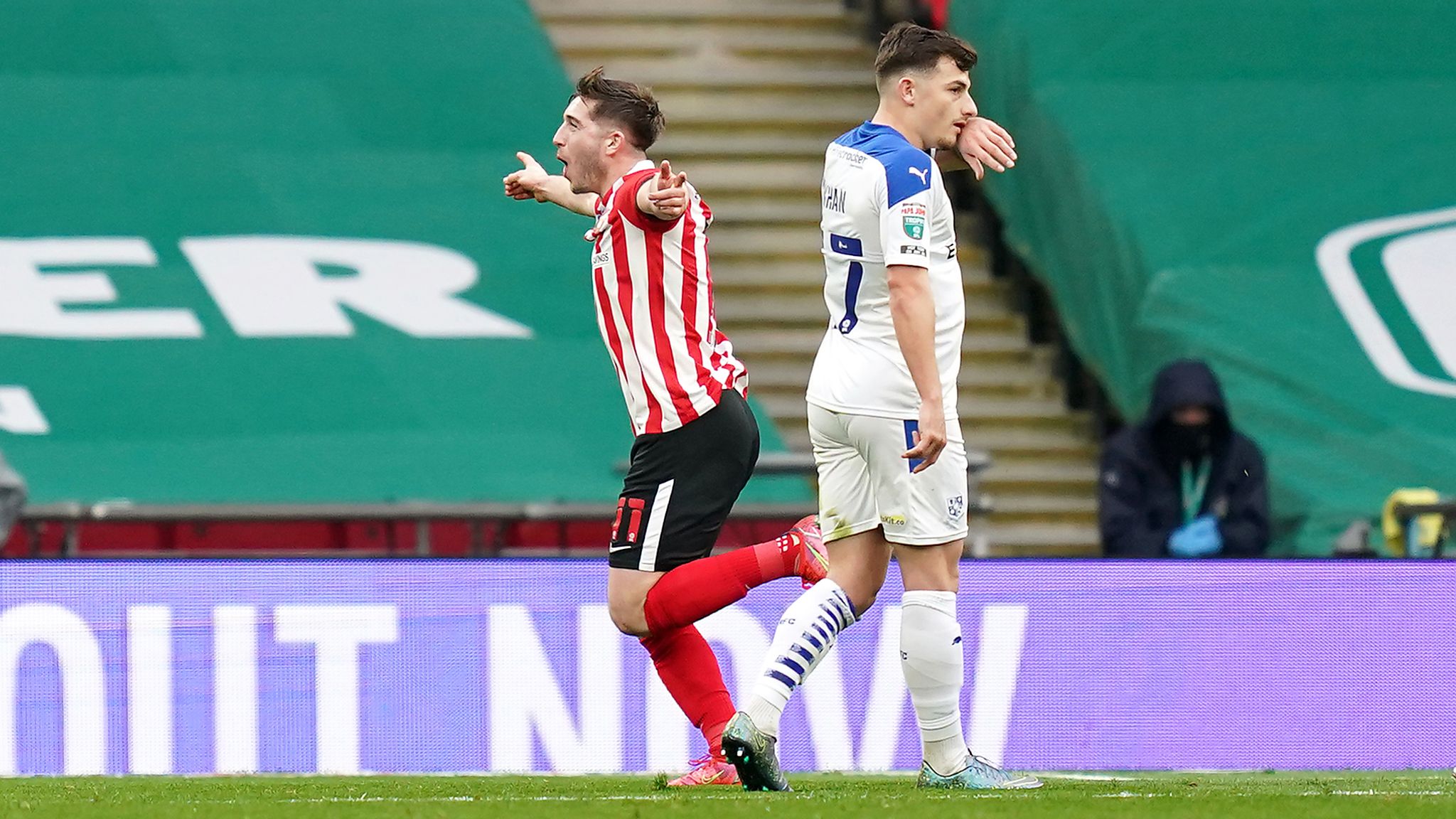 Sunderland 1-0 Tranmere: Lynden Gooch strike wins Papa John's Trophy ...