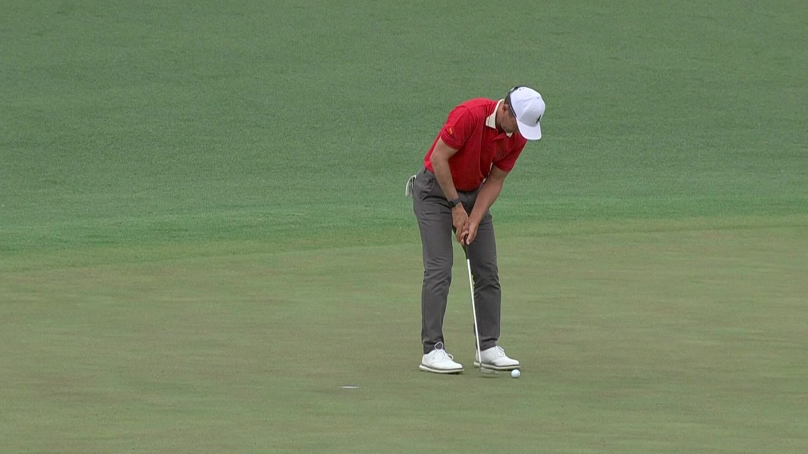 Weir throws ball and putter in anger! | Golf News | Sky Sports