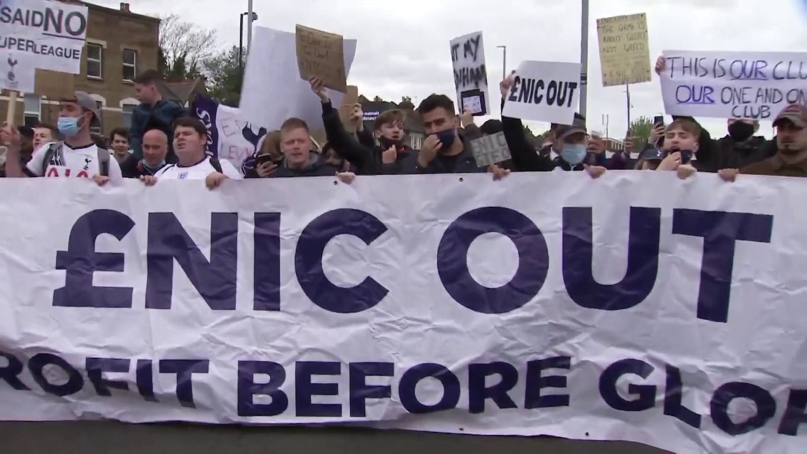 Spurs fans protest outside stadium | Football News | Sky Sports