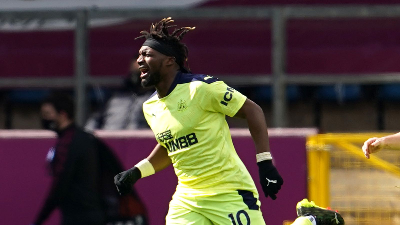 Saint-Maximin's brilliant winner! | Football News | Sky Sports