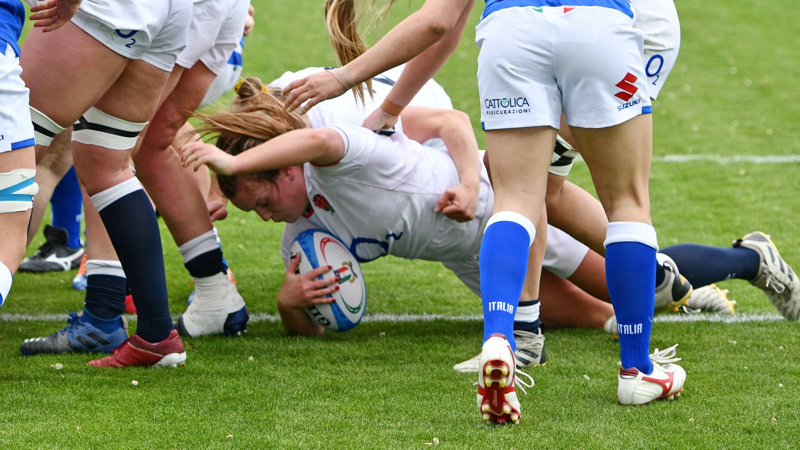 Women's Six Nations: Red Roses' Lark Davies and Claudia MacDonald look ...