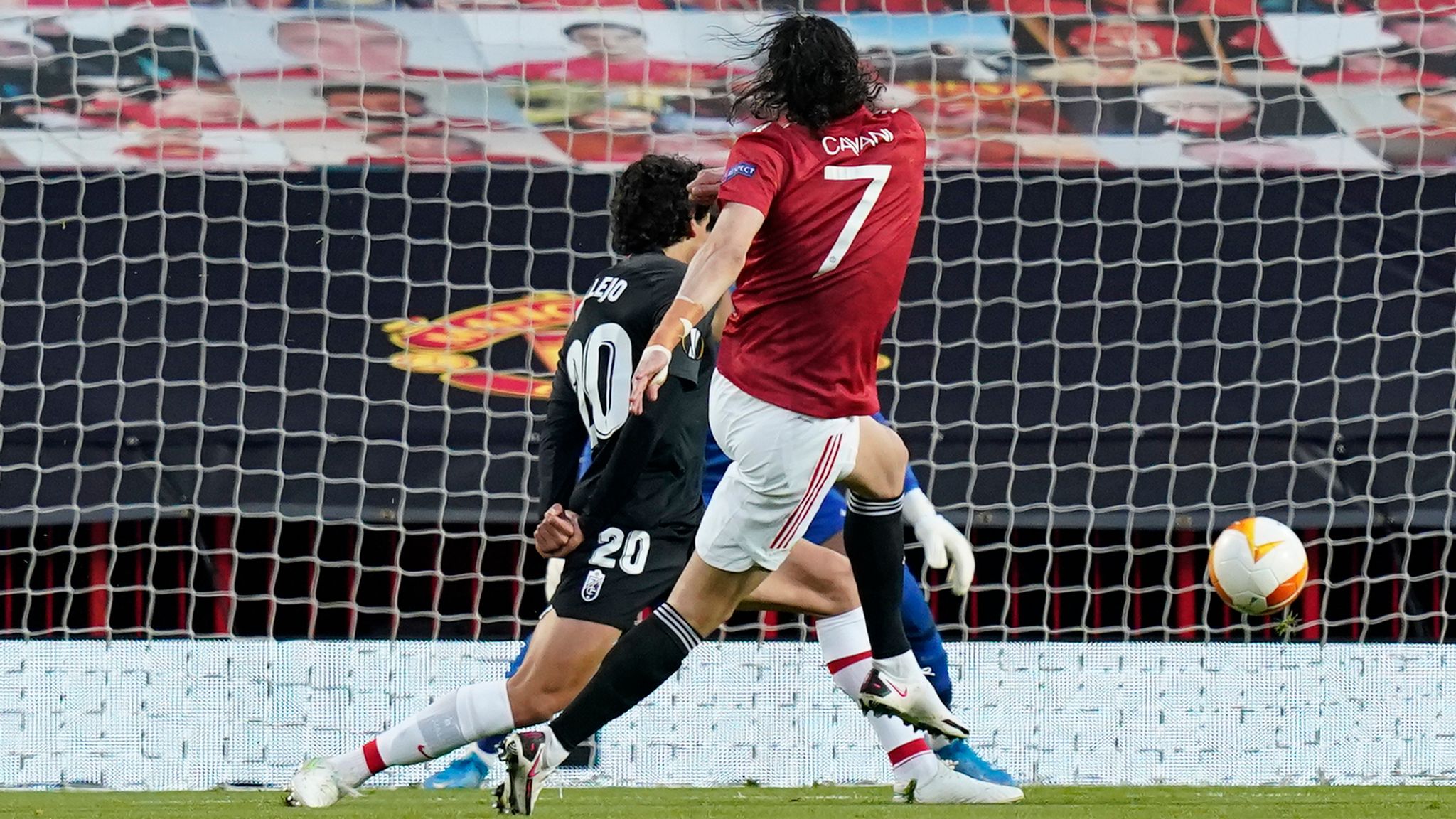 Man Utd 2-0 Granada (agg: 4-0): Edinson Cavani on target as hosts book ...