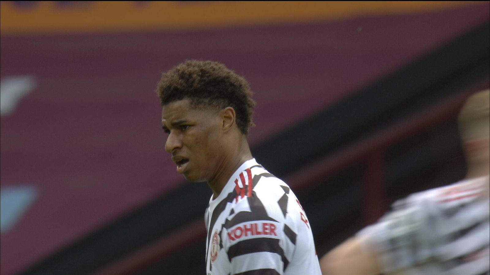 Martinez saves from Rashford (39) | Football News | Sky Sports