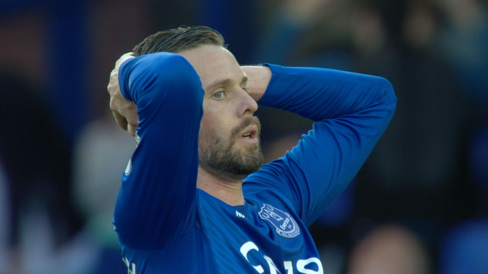 Sigurdsson tries his luck (77) | Football News | Sky Sports