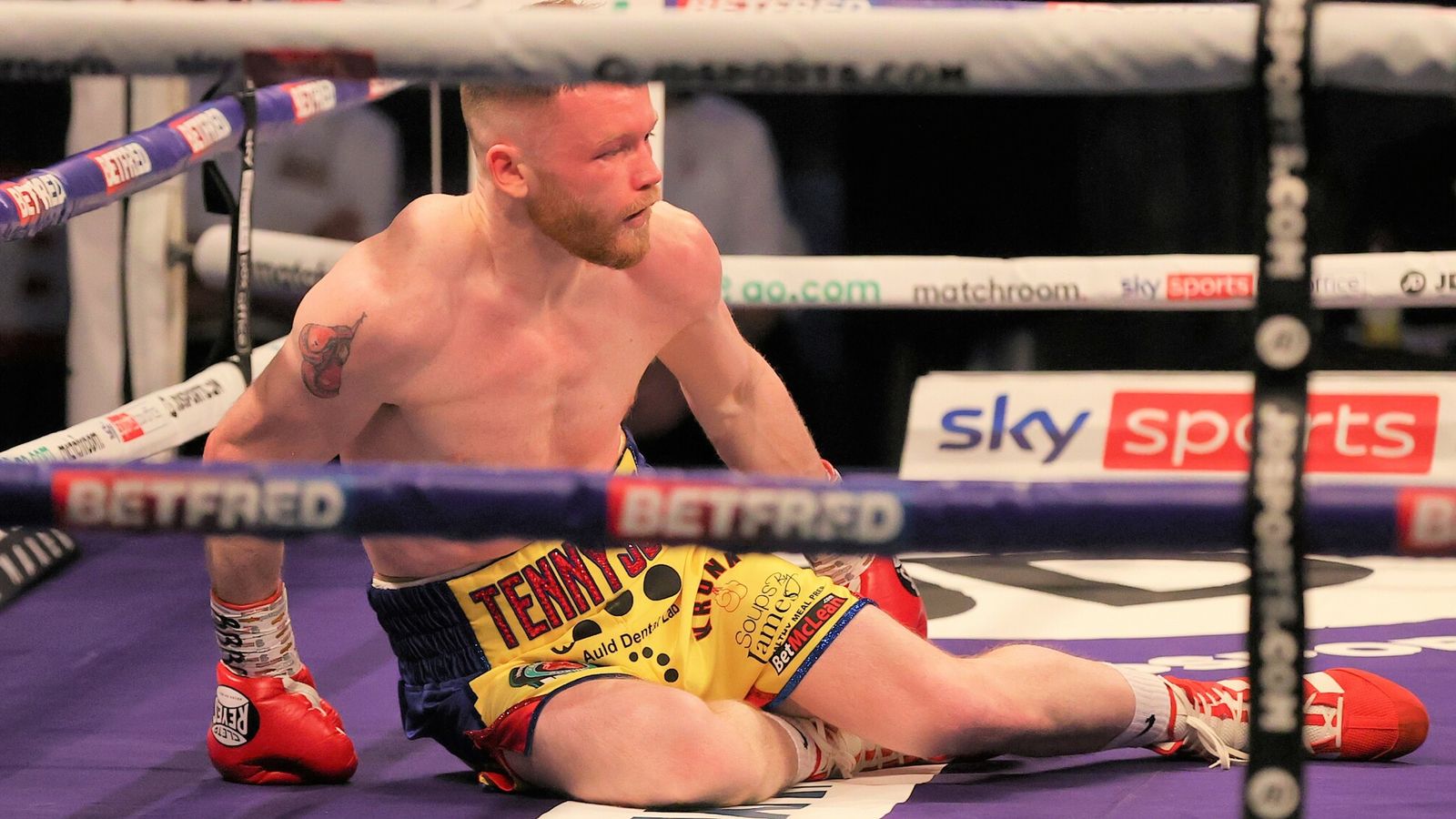 James Tennyson stopped by Jovanni Straffon in first round of IBO ...