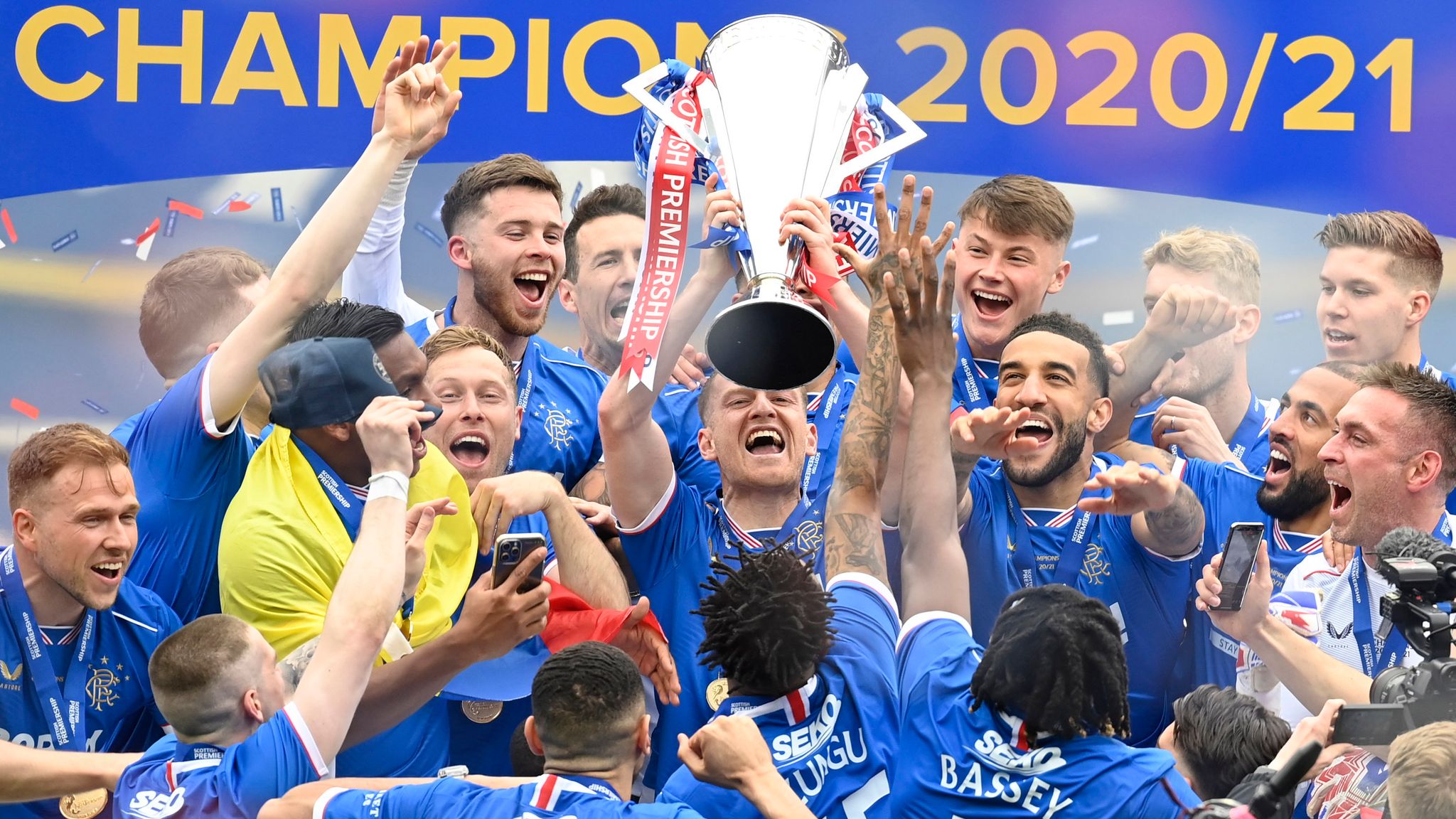 Rangers sign John Lundstram on three-year deal after Sheffield United ...