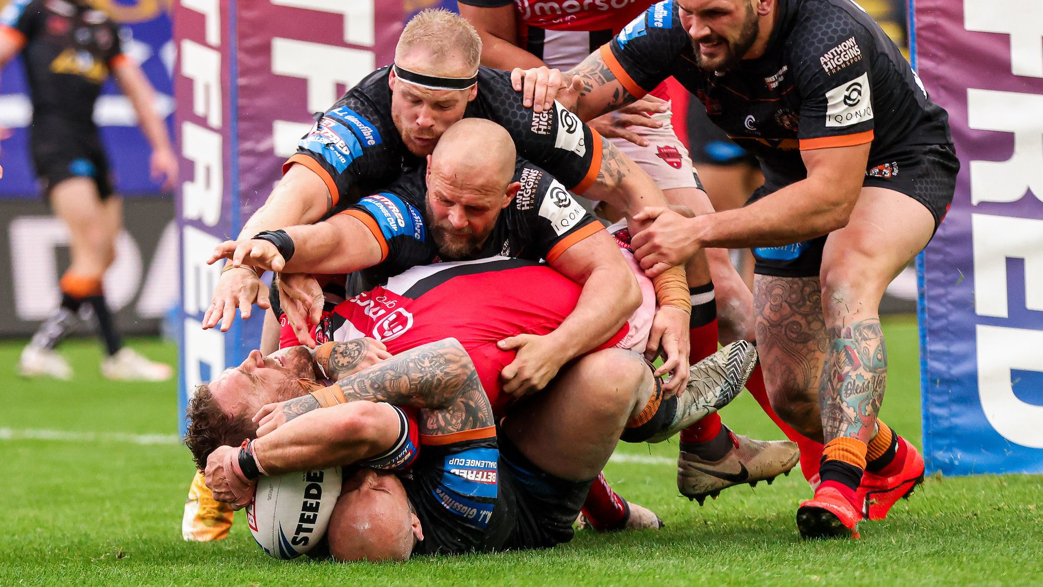 Castleford Tigers 19-18 Salford Red Devils: Gareth O'Brien drop-goal in ...