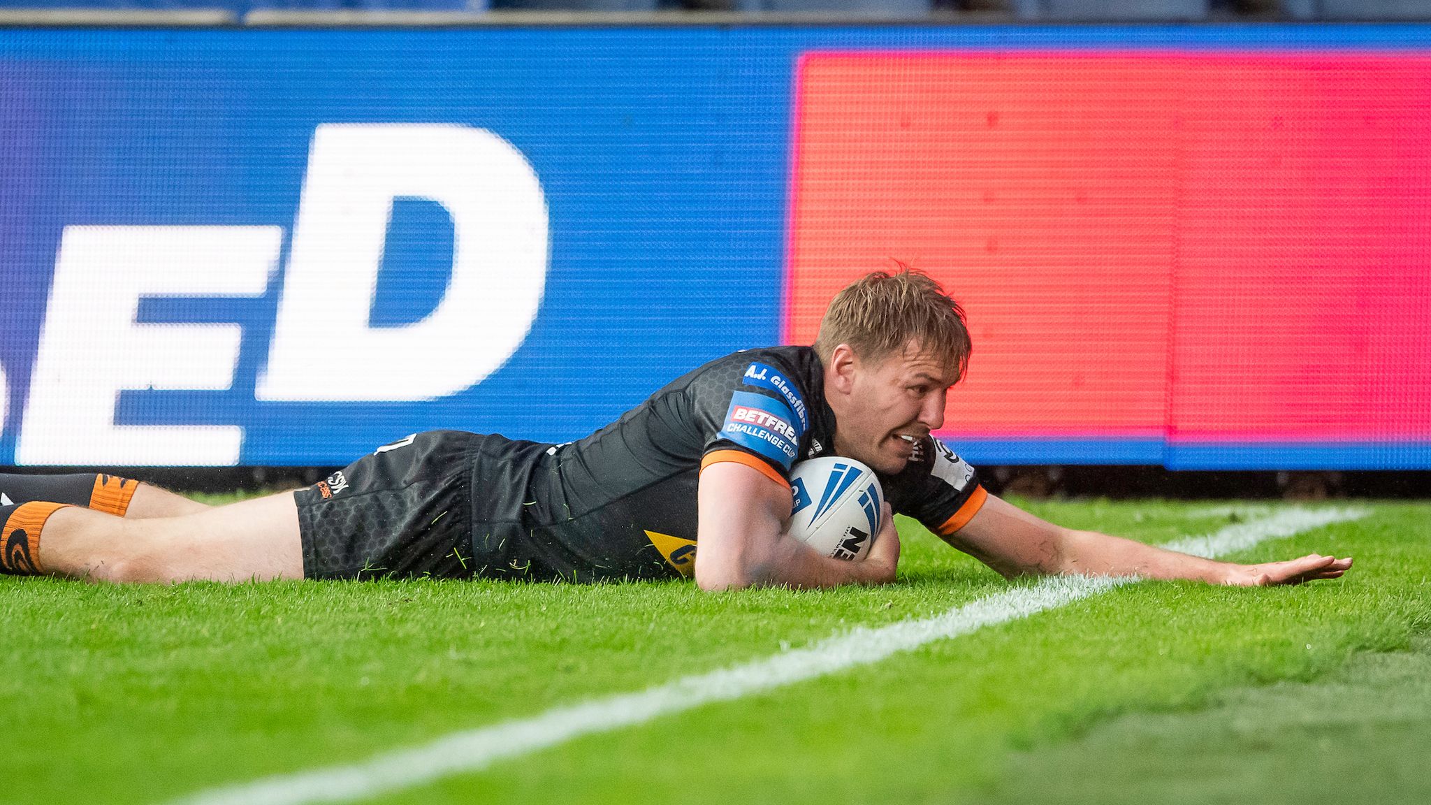 Castleford captain Michael Shenton to retire at end of Super League ...