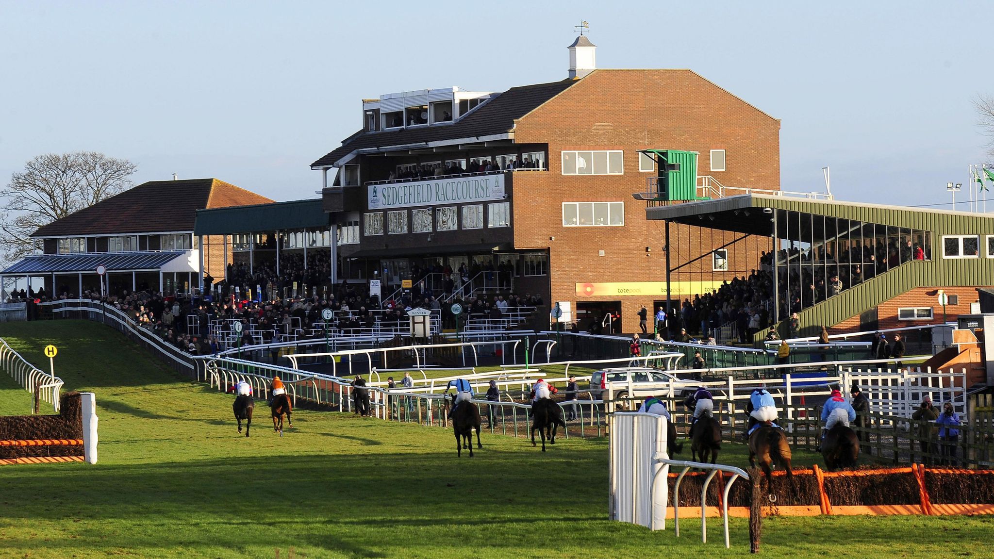 Today on Sky Sports Racing: Royal runner Reach For The Moon makes jumps ...