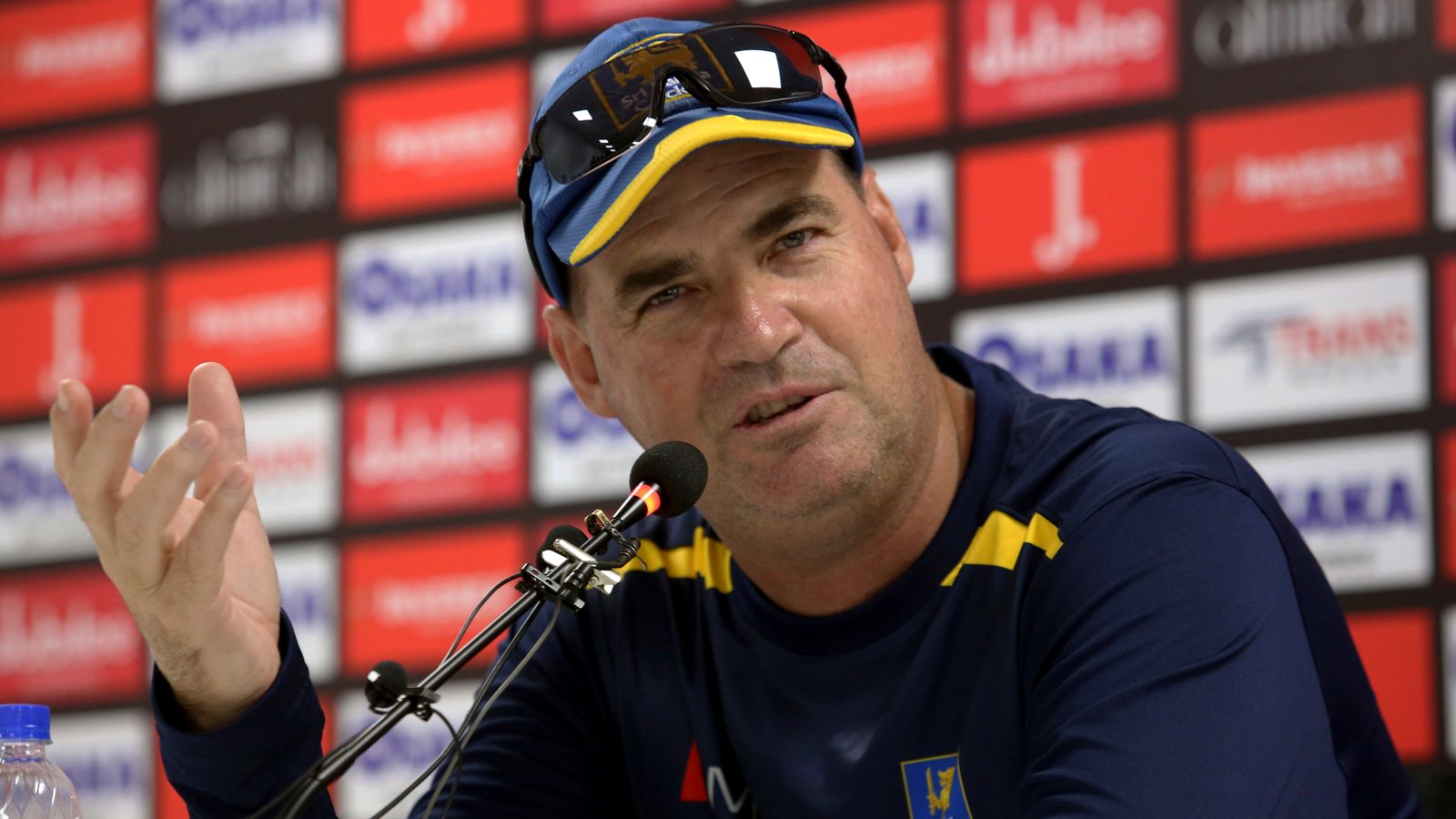 Mickey Arthur insists contract issues are not a distraction for Sri ...