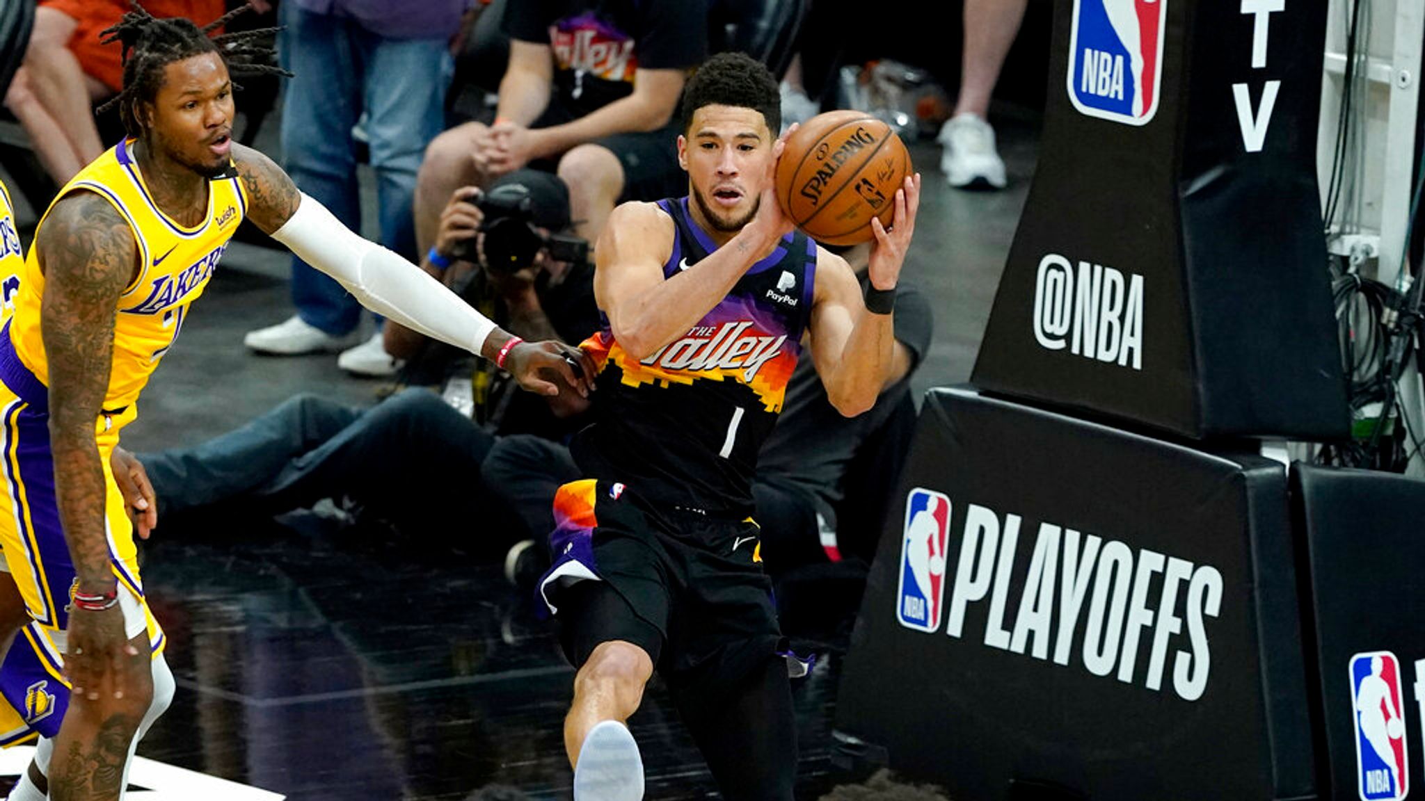 Devin Booker leads Phoenix Suns to 30-point blowout, 3-2 series lead over Los Angeles Lakers ...