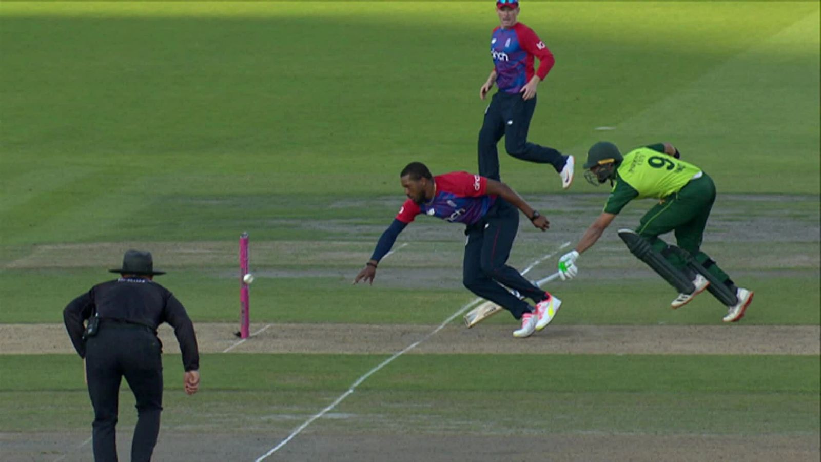 Imad run out! | Cricket News | Sky Sports