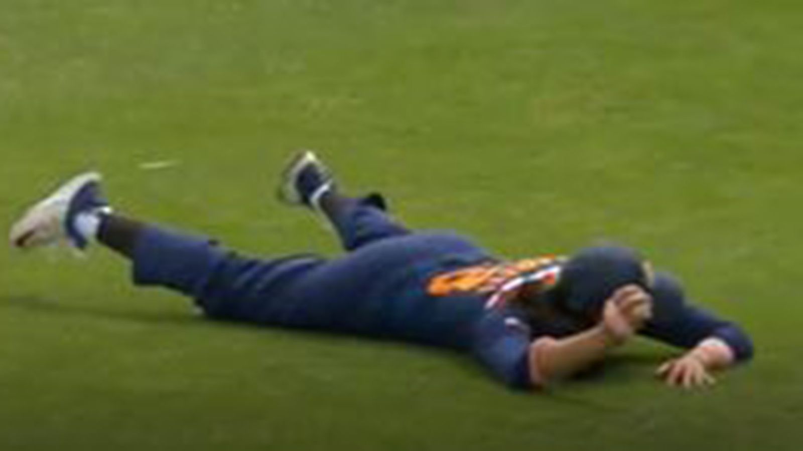 Sciver falls to unbelievable catch! | Cricket News | Sky Sports