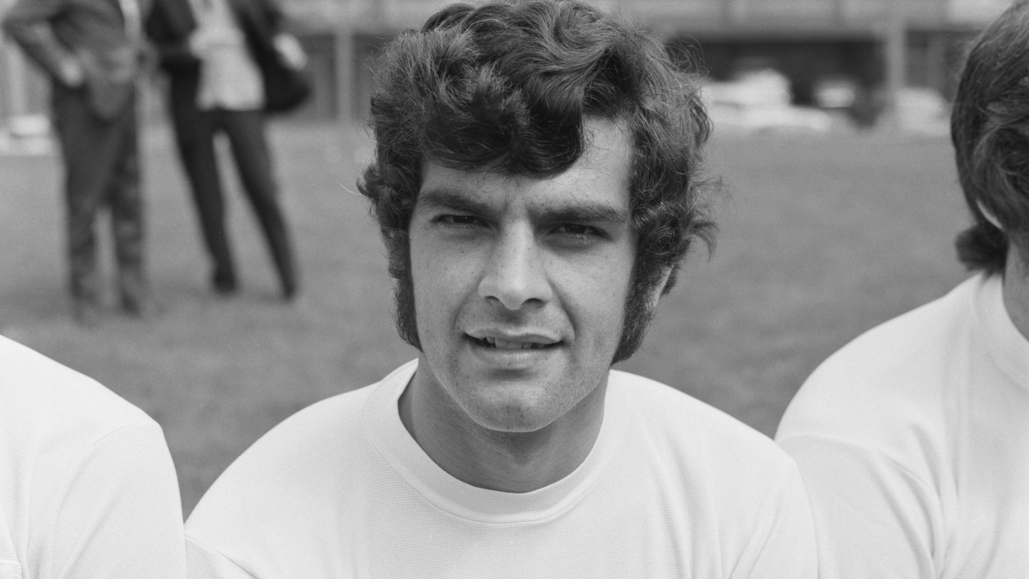 Mick Bates: Leeds United pay tribute to former midfielder after his ...