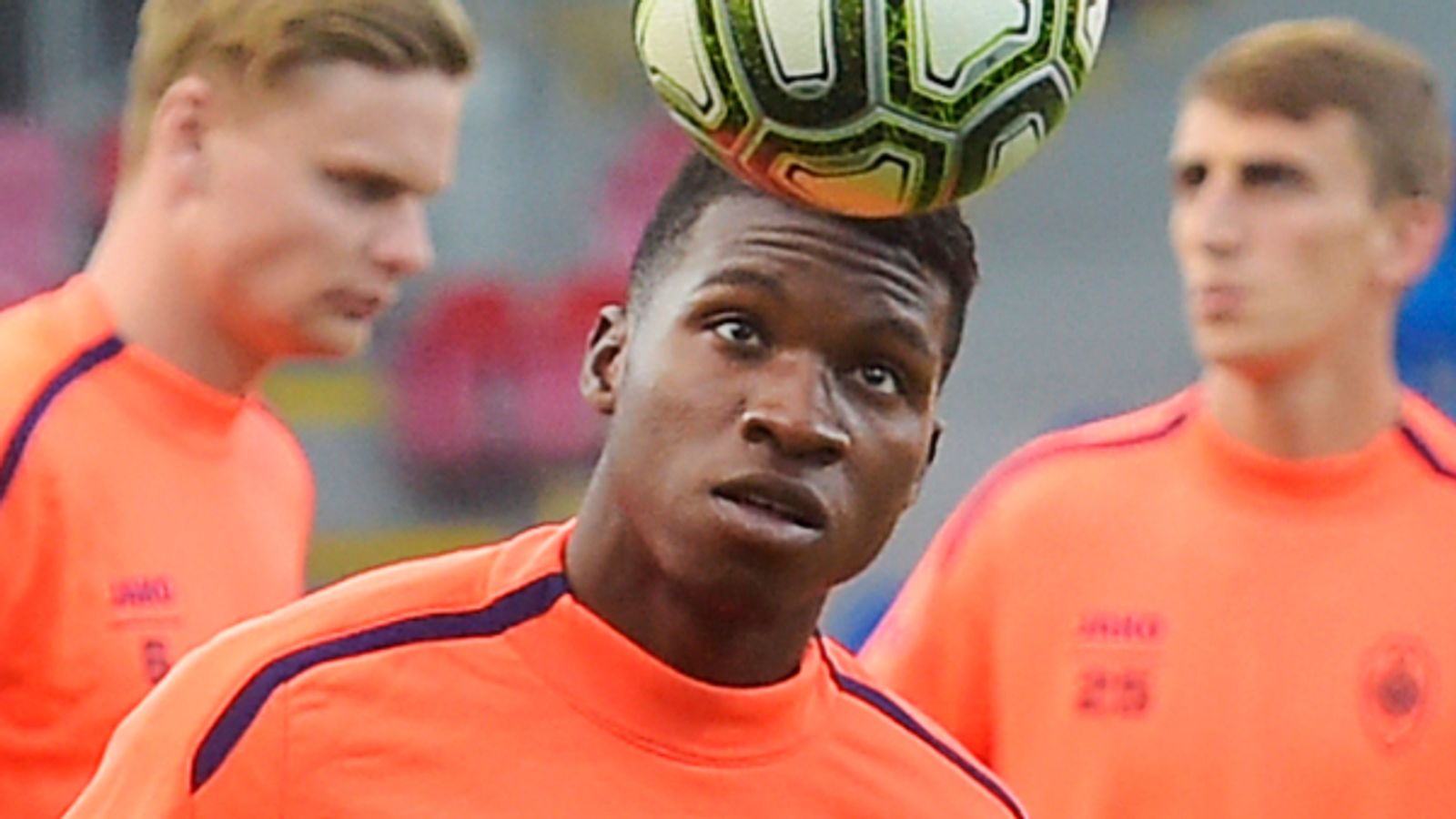 Aurelio Buta: Celtic in talks to sign Royal Antwerp right-back and ...