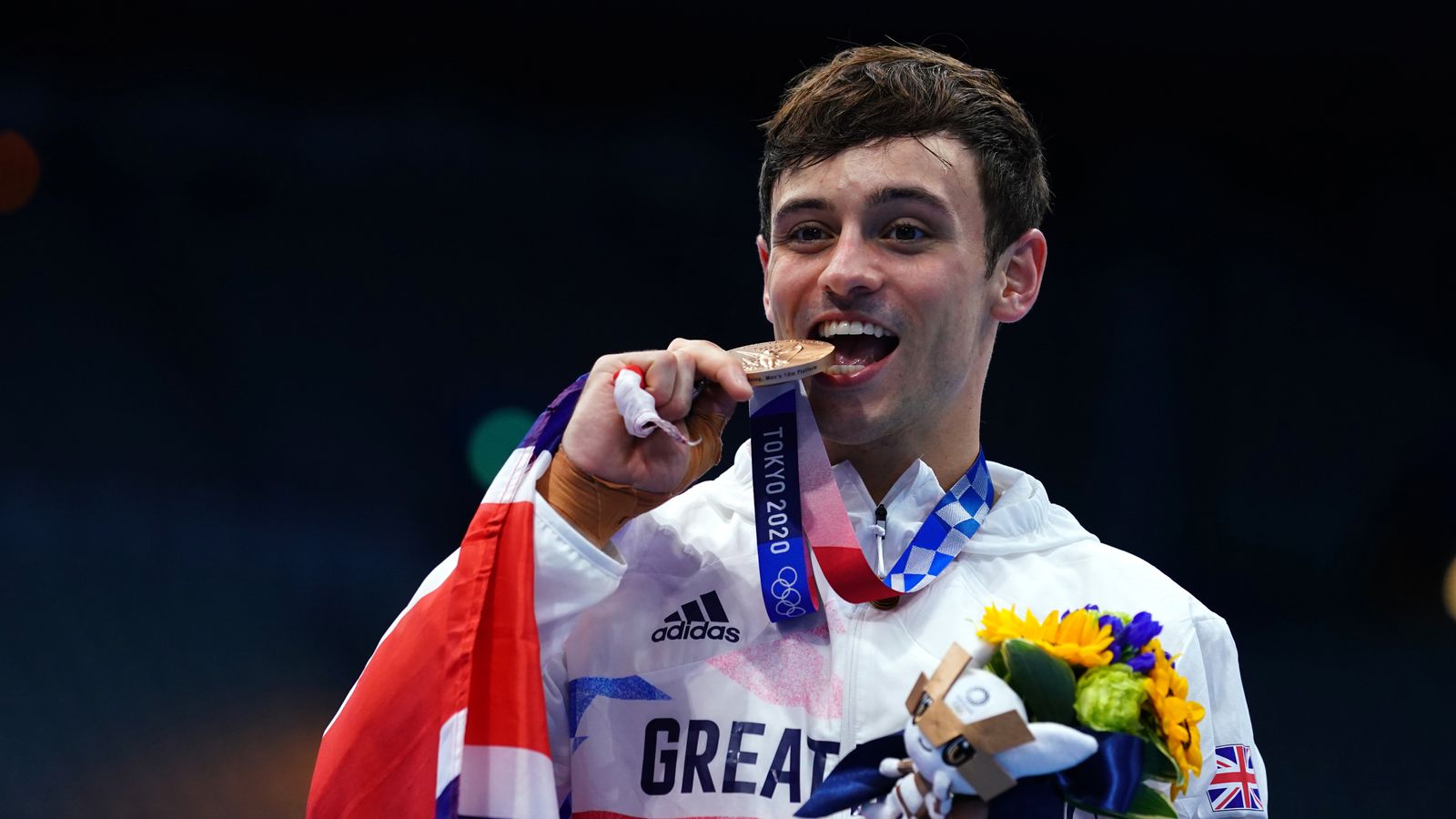 Tokyo 2020 Olympics: Tom Daley wins bronze medal in 10m individual ...