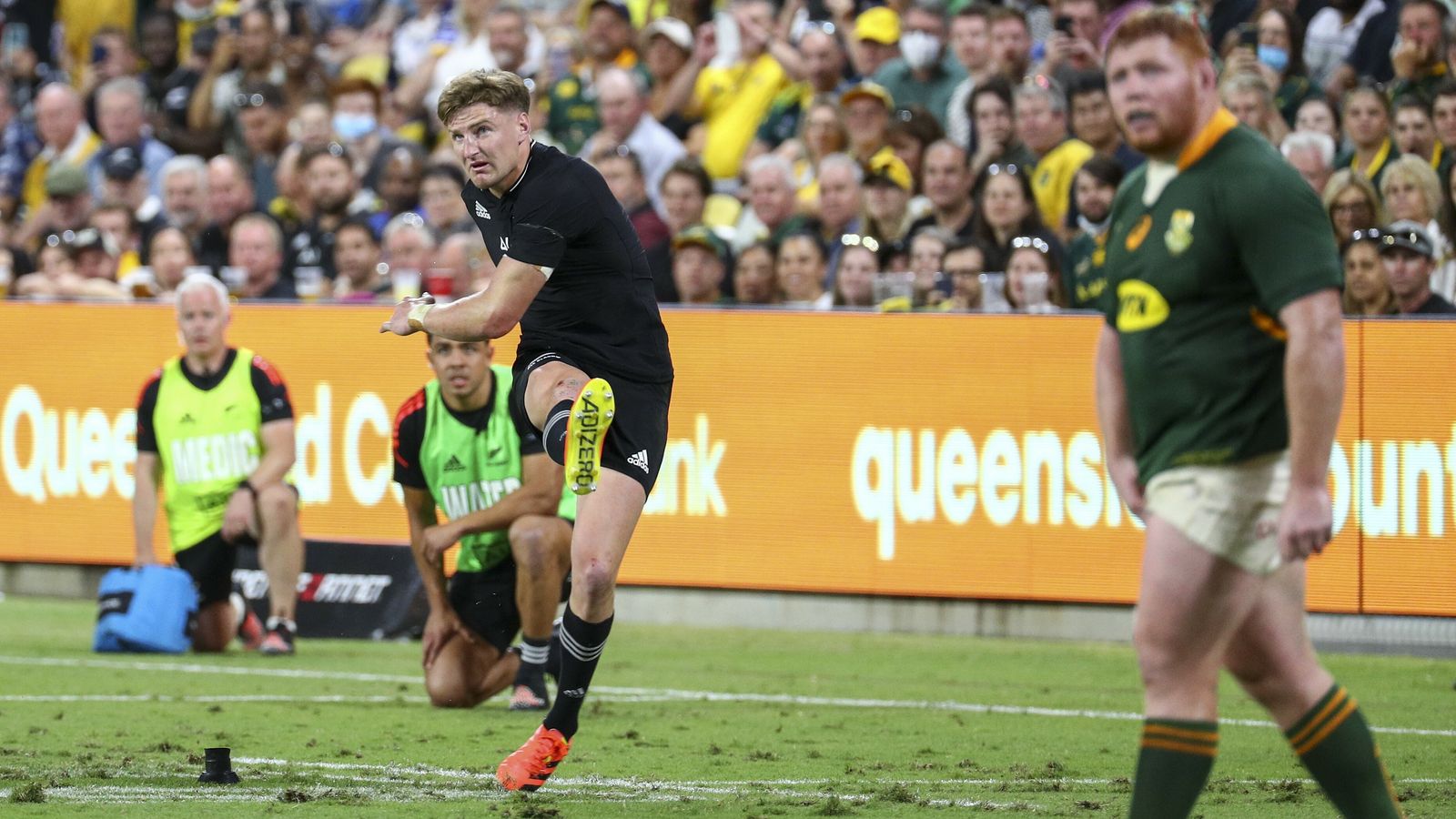 Barrett unleashes a missile to win late on! | Rugby Union News | Sky Sports