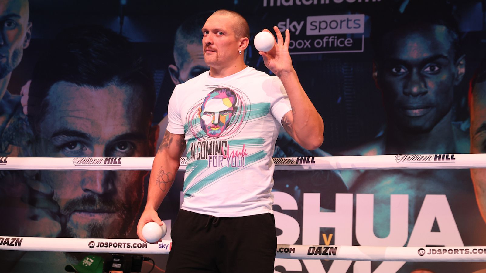 Usyk juggles at public workout | Boxing News | Sky Sports