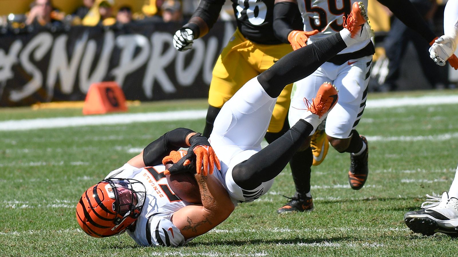 Wilson's unbelievable one-handed INT! | NFL News | Sky Sports