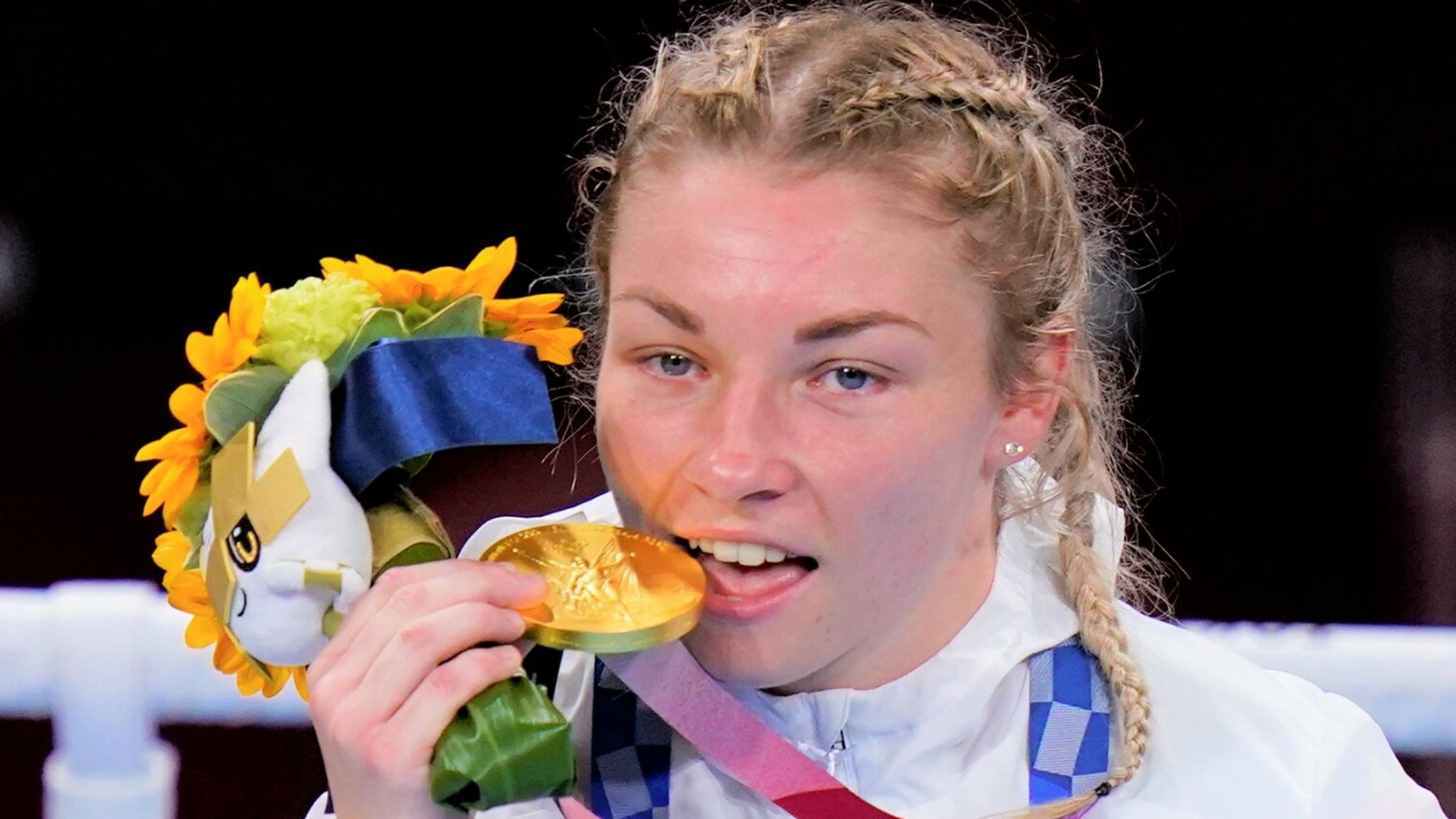 Lauren Price's path from taxi driving to Olympic champ | 'I never ...