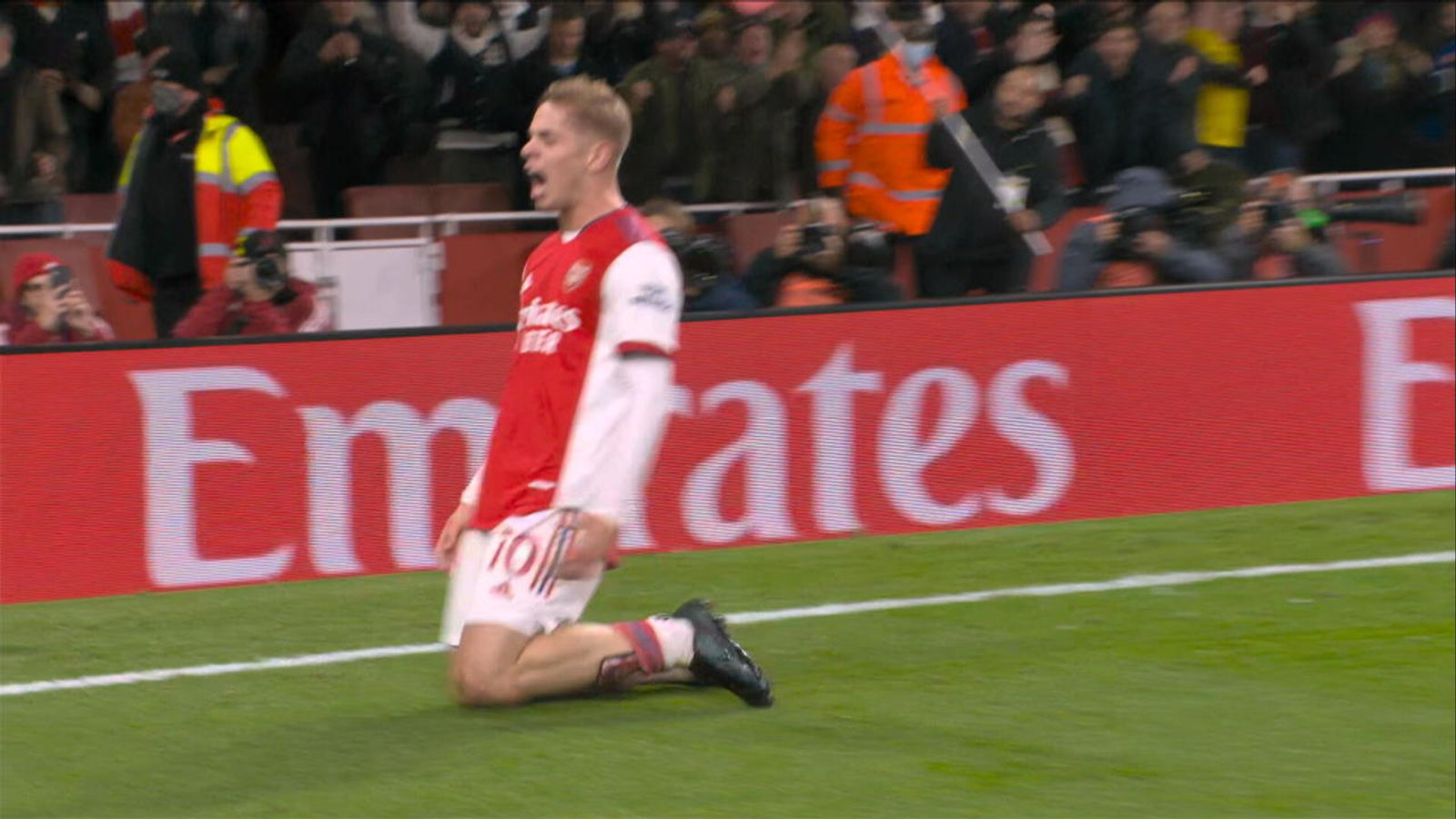Smith Rowe puts Arsenal three up | Football News | Sky Sports