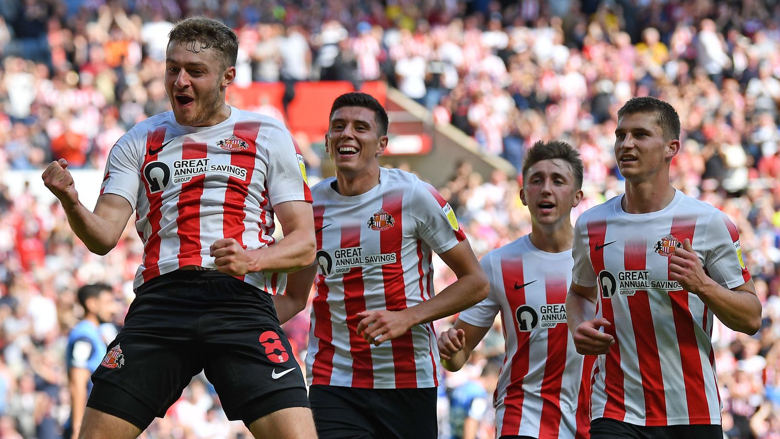 Elliot Embleton: Sunderland midfielder on Blackpool promotion, first ...