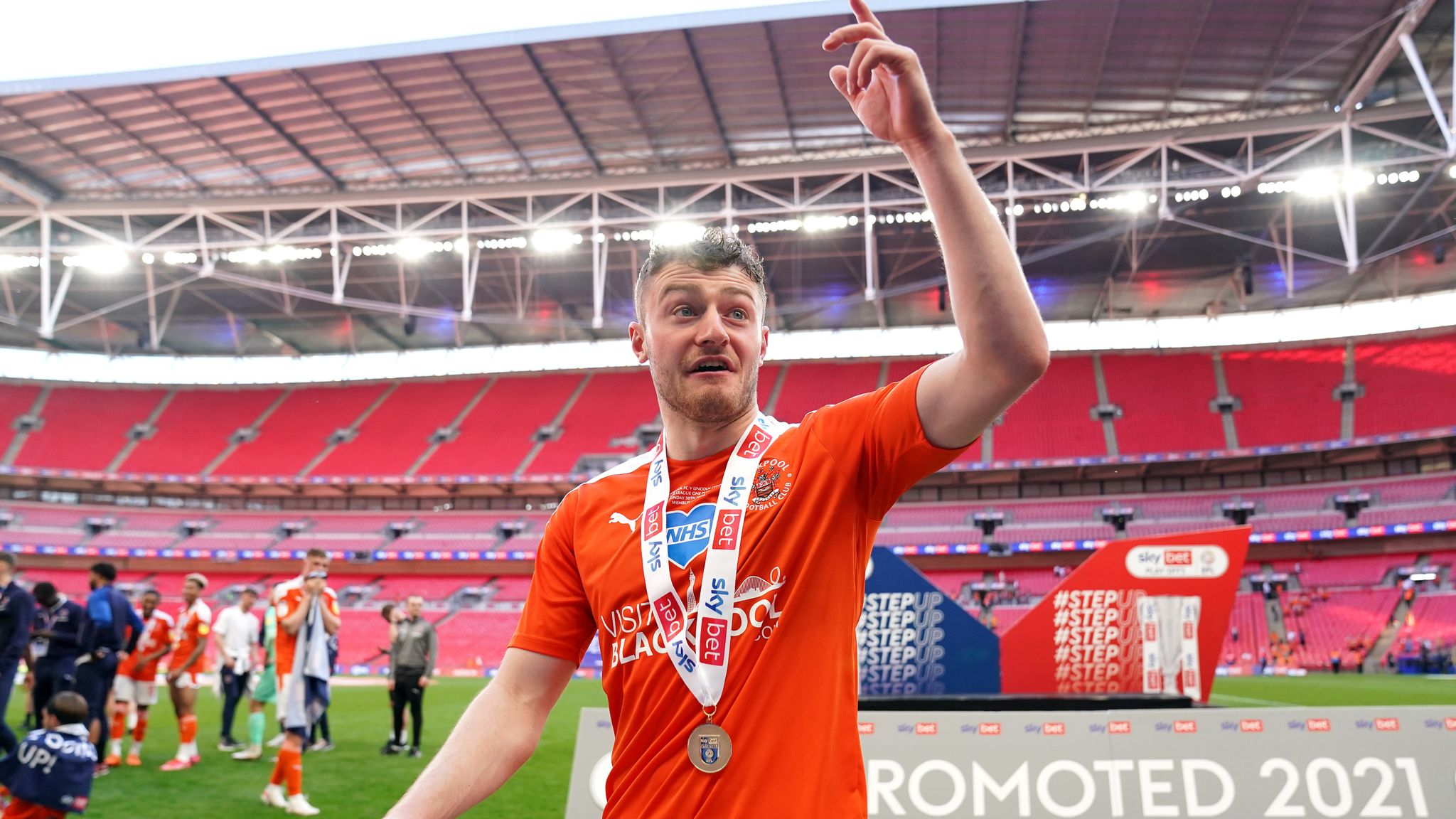 Elliot Embleton: Sunderland midfielder on Blackpool promotion, first ...