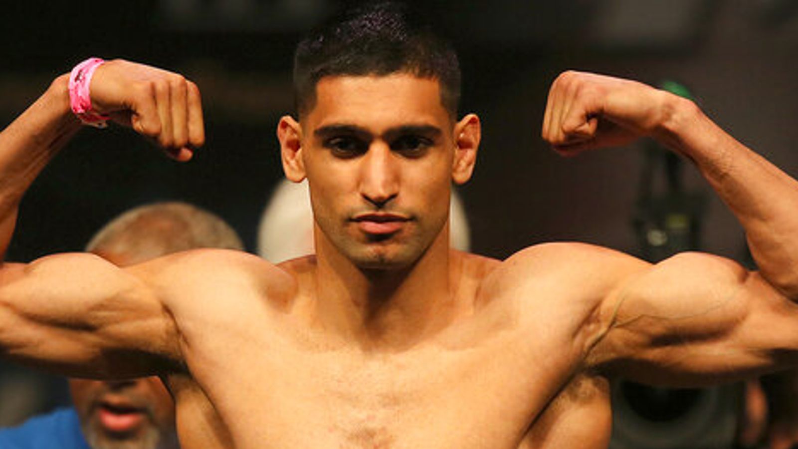 Amir Khan announces the end of his boxing career after defeat against ...