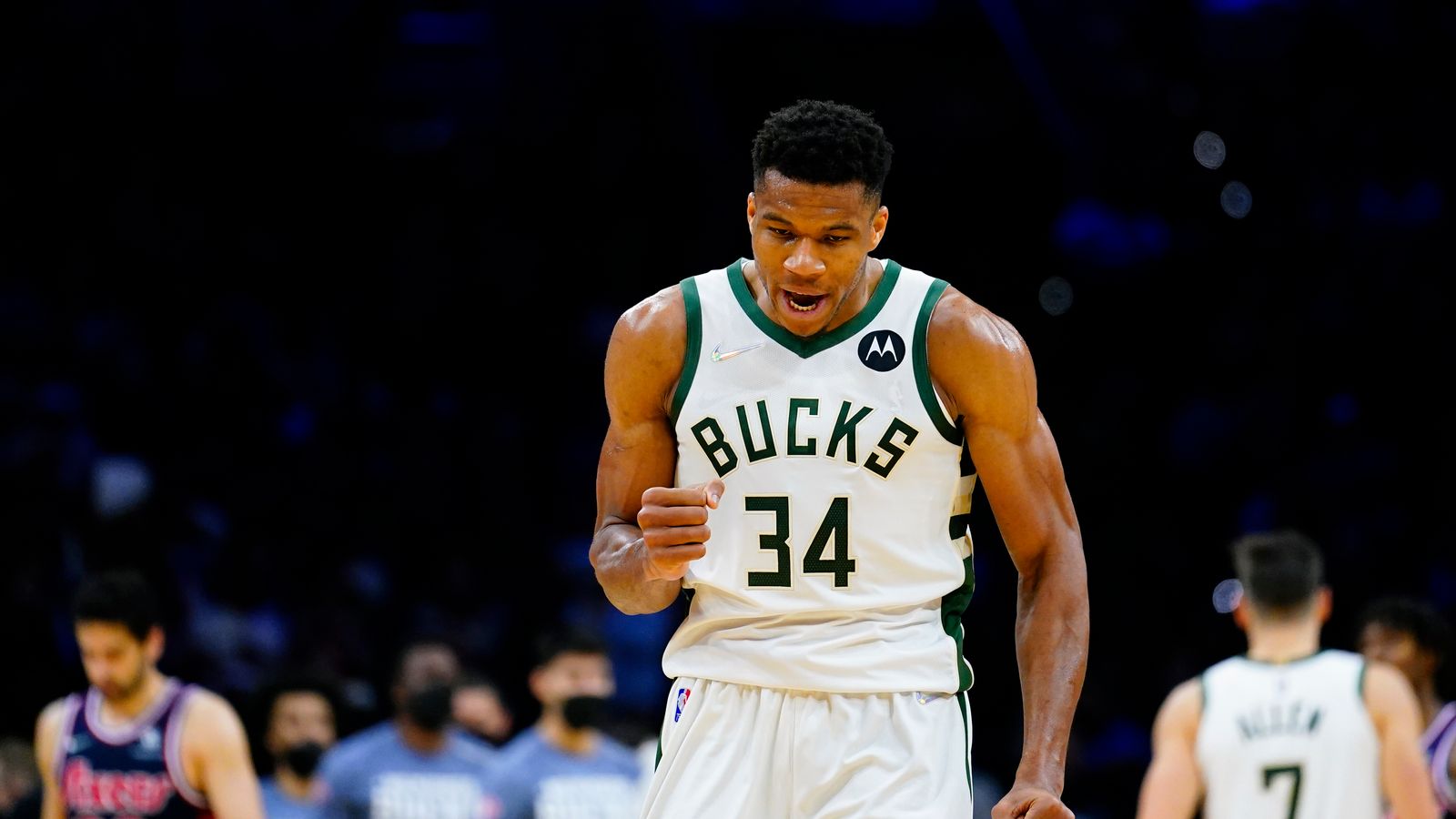 Giannis with the emphatic dunk | NBA News | Sky Sports