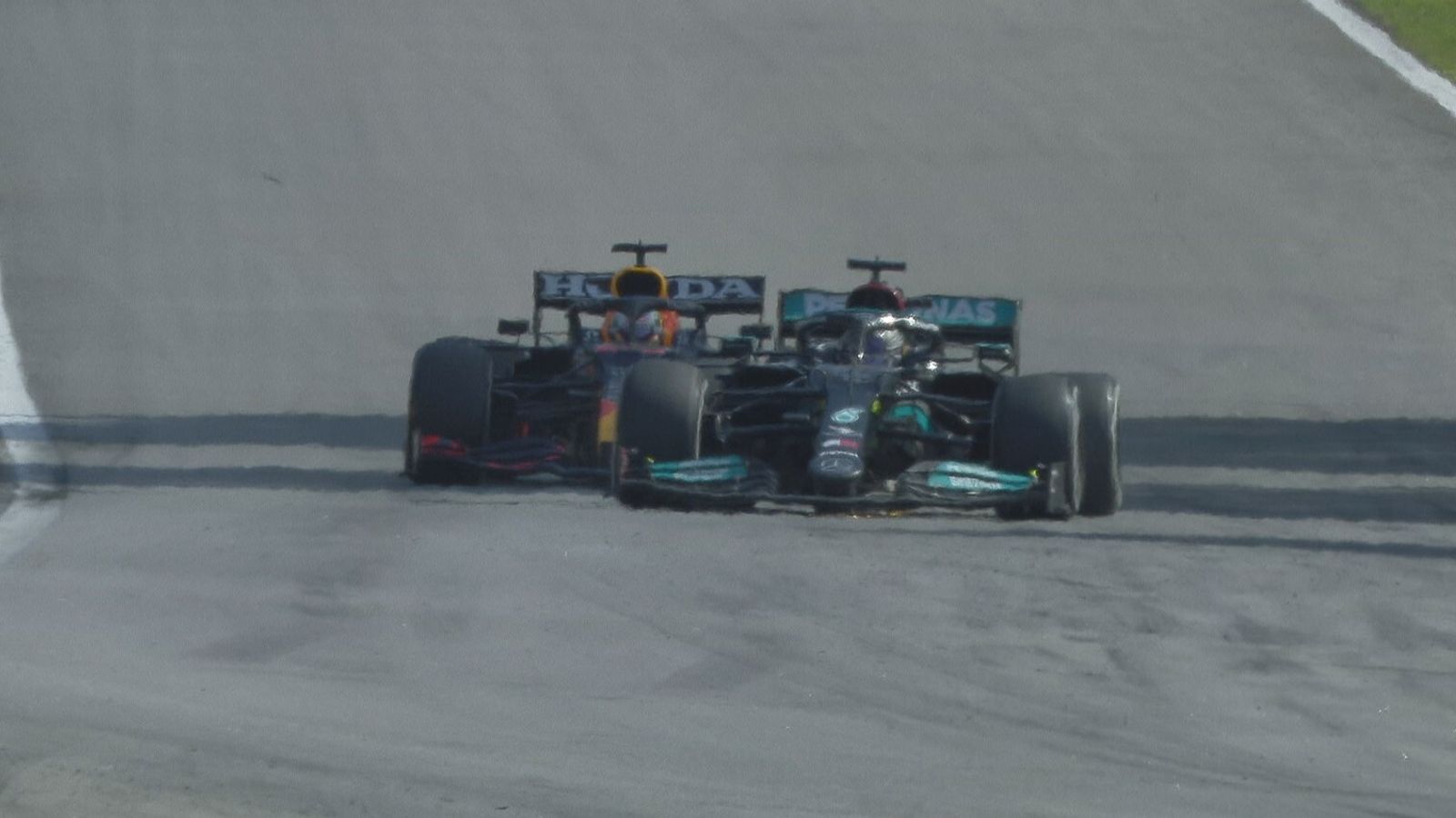 Sao Paulo GP: Lewis Hamilton overtakes Max Verstappen for win to cut ...