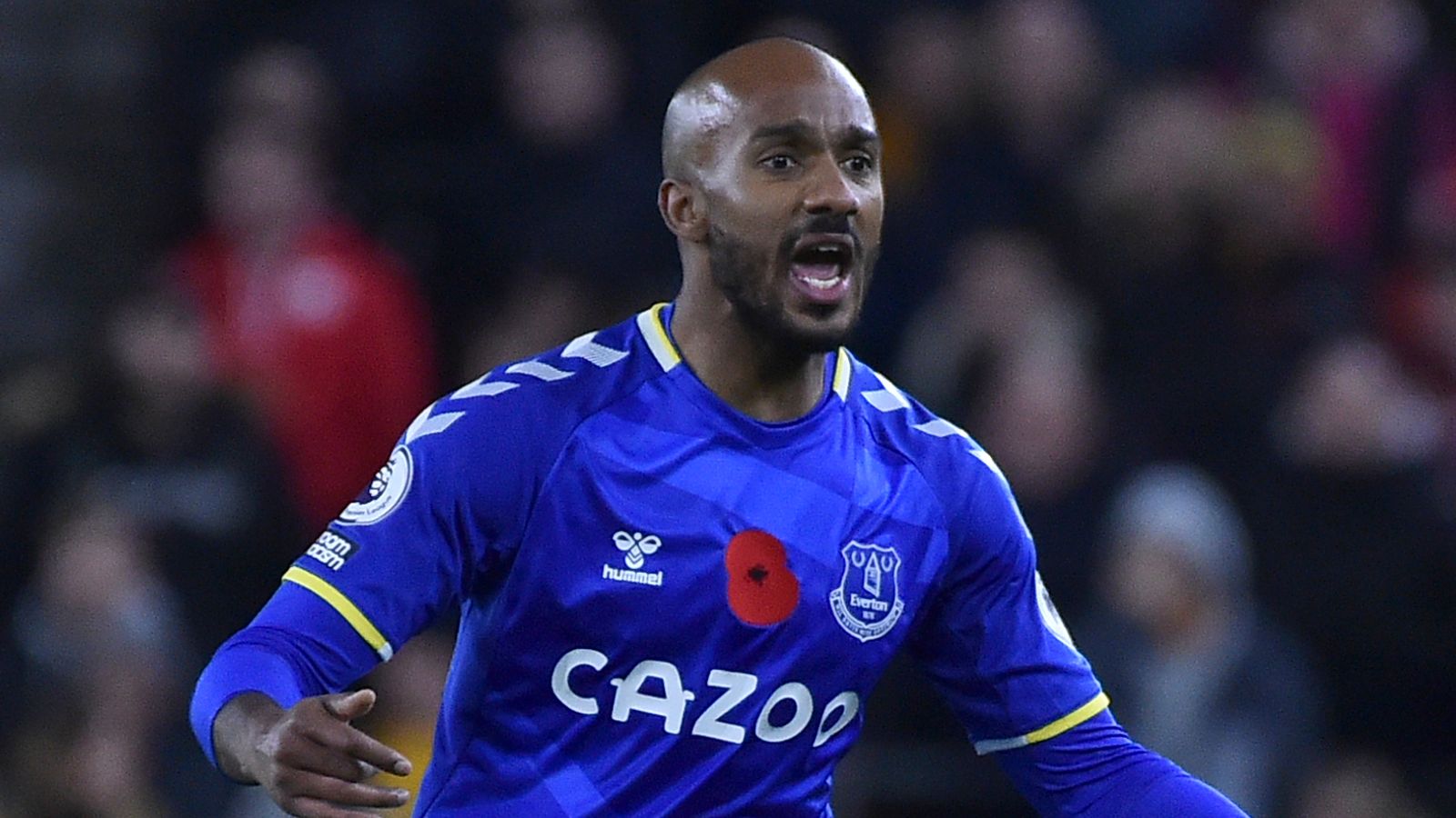 Fabian Delph: Forgotten man answering Everton's midfield conundrum ...
