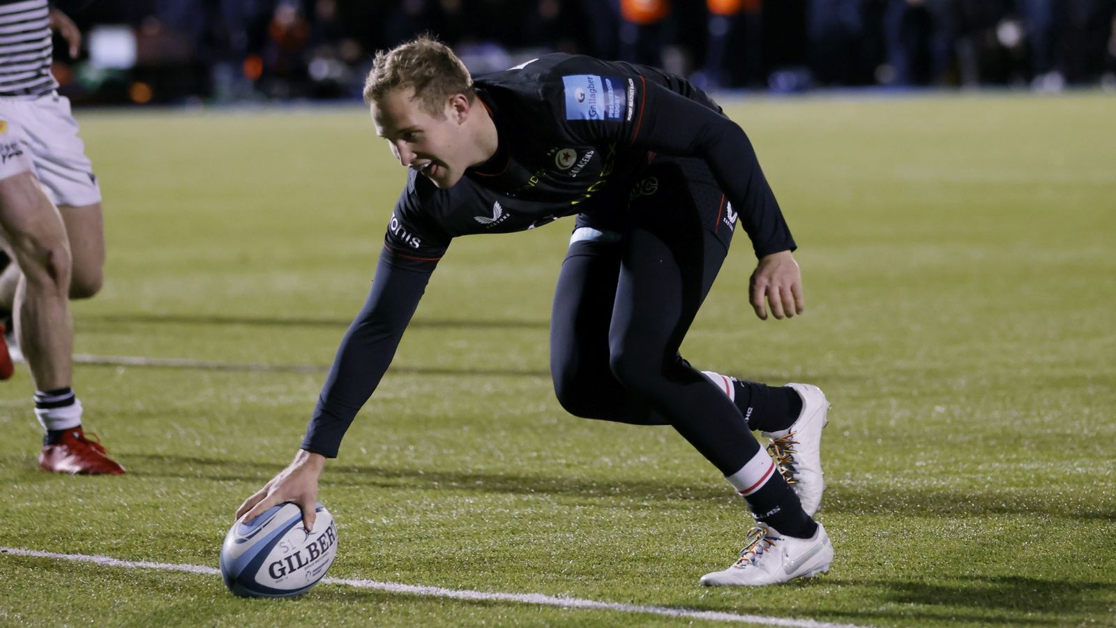 Gallagher Premiership: Saracens see off 14-man Sale Sharks with 25-14 ...