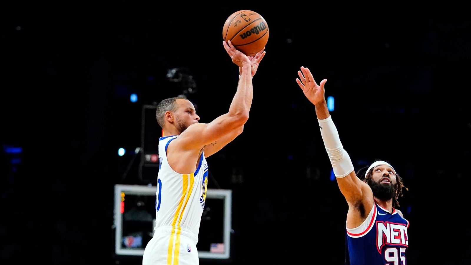 Stephen Curry leads Golden State Warriors to blow-out win in Brooklyn ...